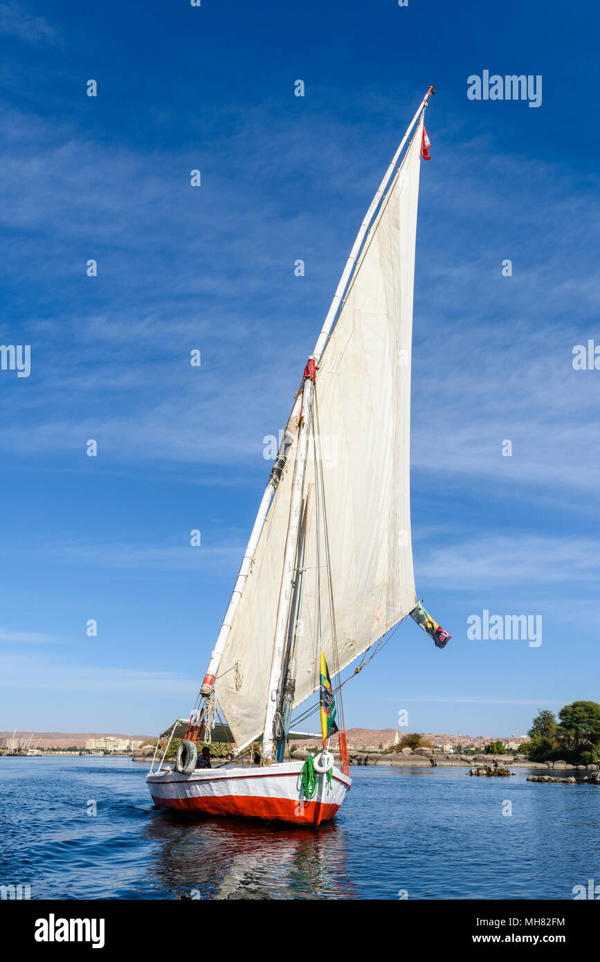 Felucas hi-res stock photography and images - Alamy
