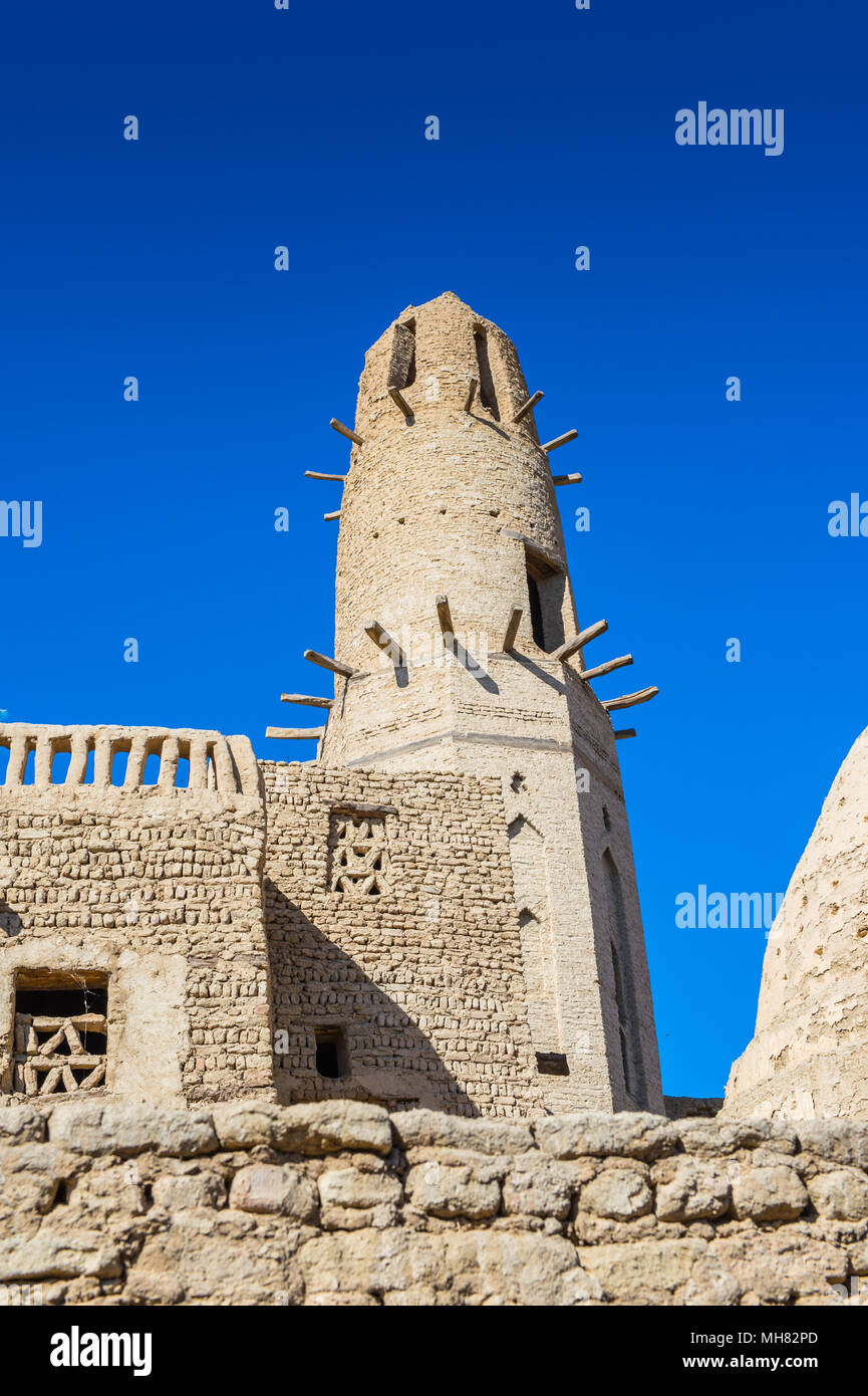 Old mosque in Al Qasr, old village in Dakhla Desert, Egypt Stock Photo ...