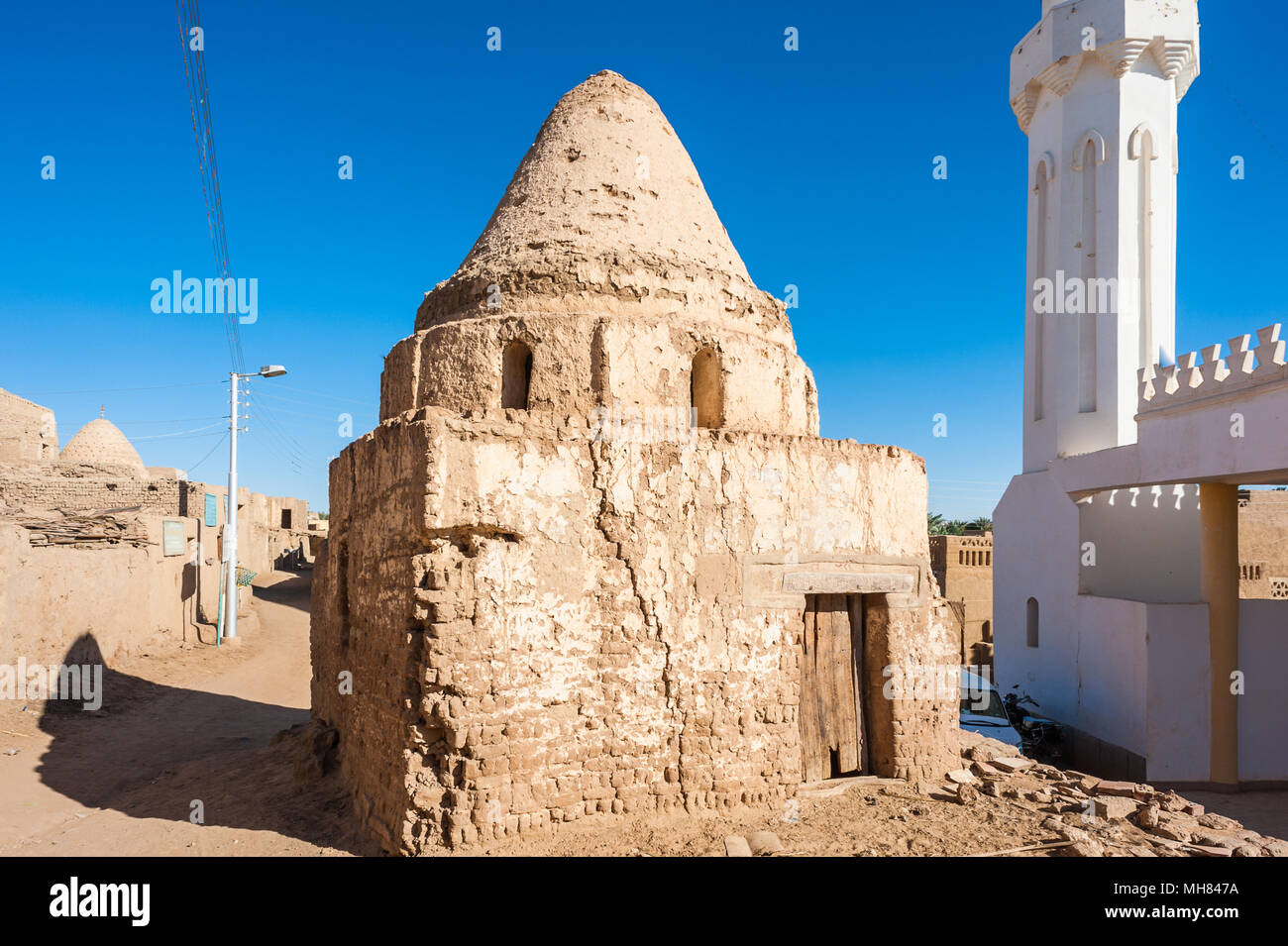 Mosque in Al Qasr, old village in Dakhla Desert, Egypt Stock Photo - Alamy