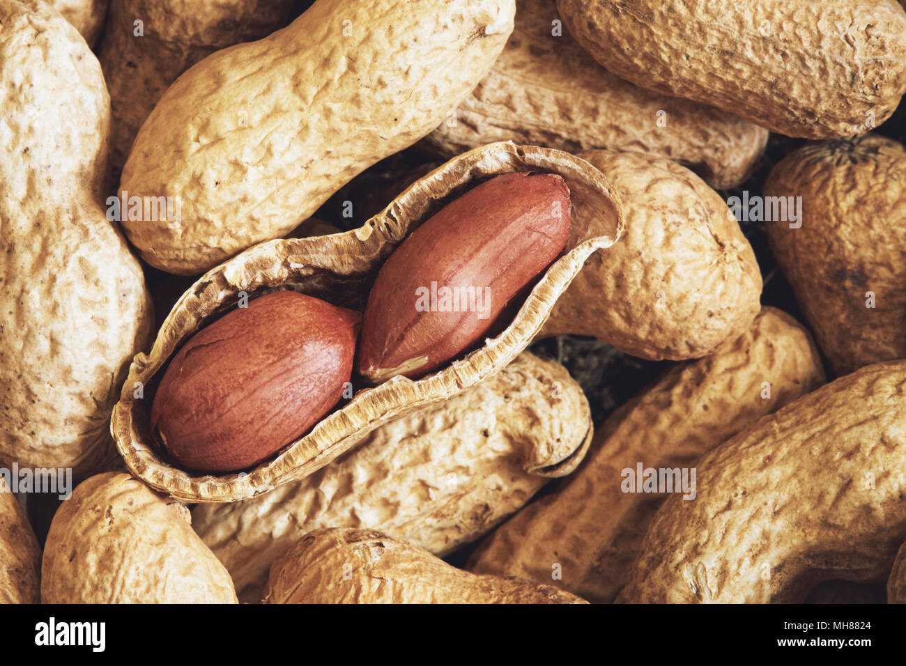 Pile peanuts in shell hi-res stock photography and images - Alamy