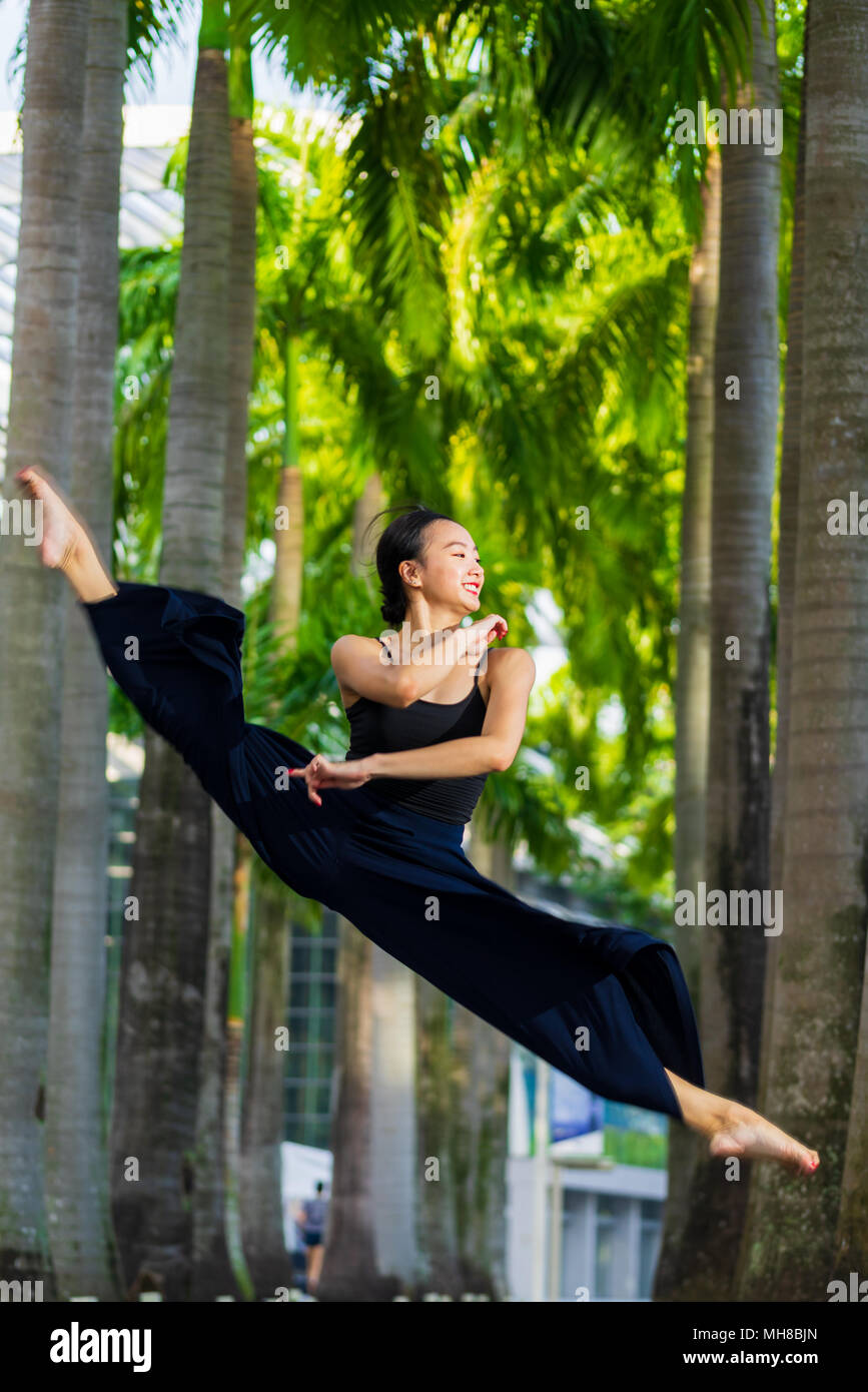 Elegant ballet dancer woman dancing ballet in the city of Singapore ...