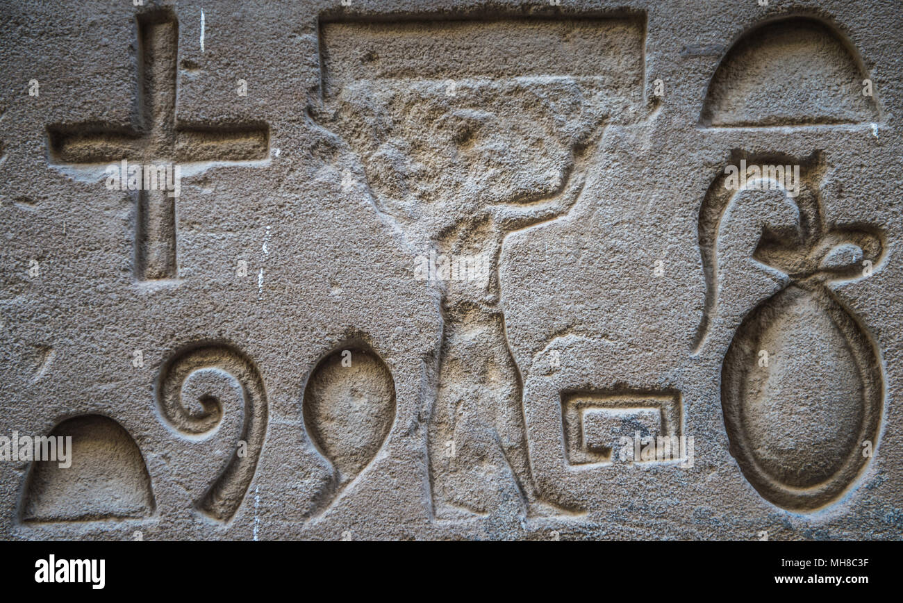 Egyptian hieroglyphs on the wall in a temple Stock Photo - Alamy