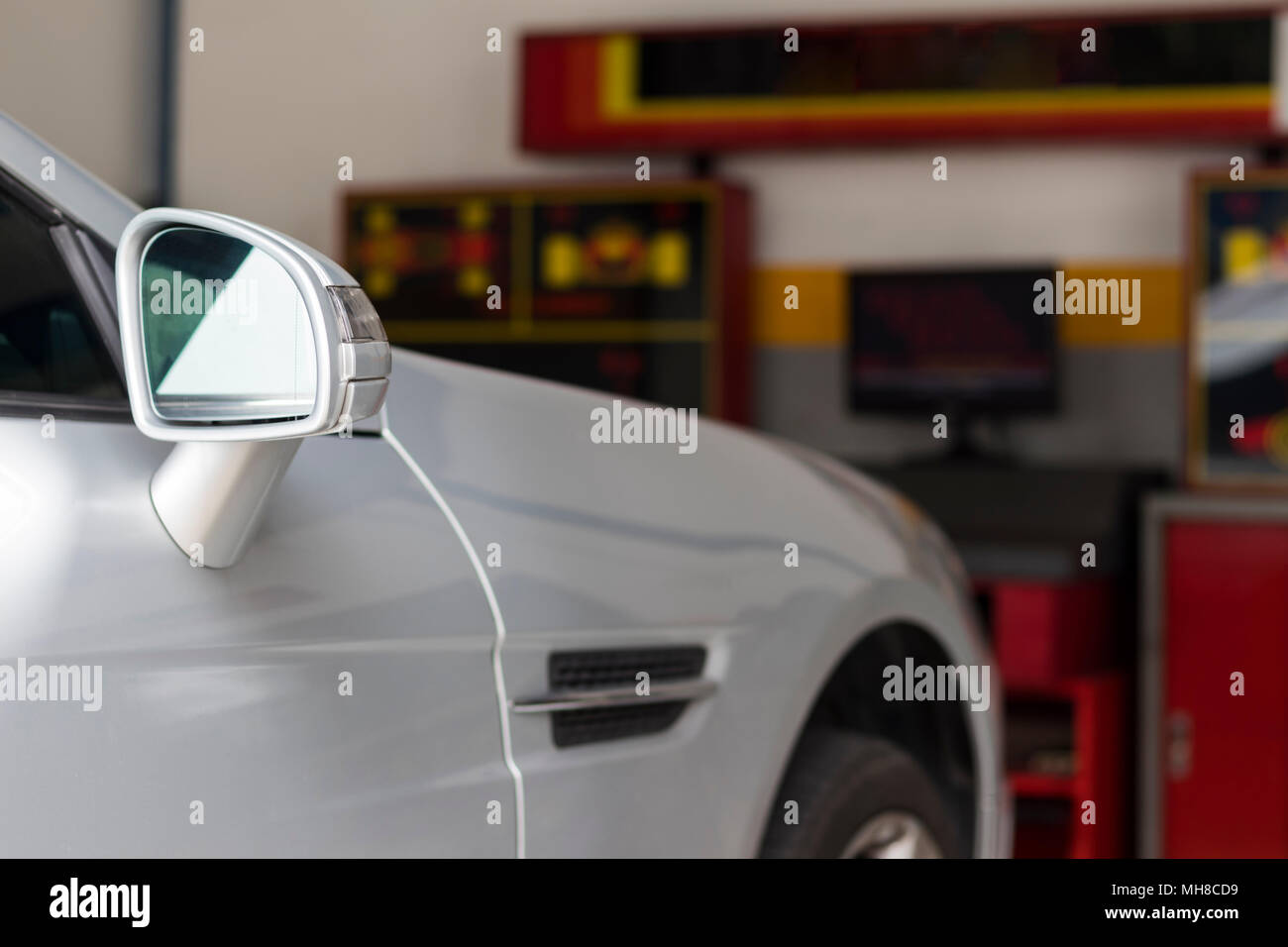 Wheel alignment equipment in hi-res stock photography and images - Alamy