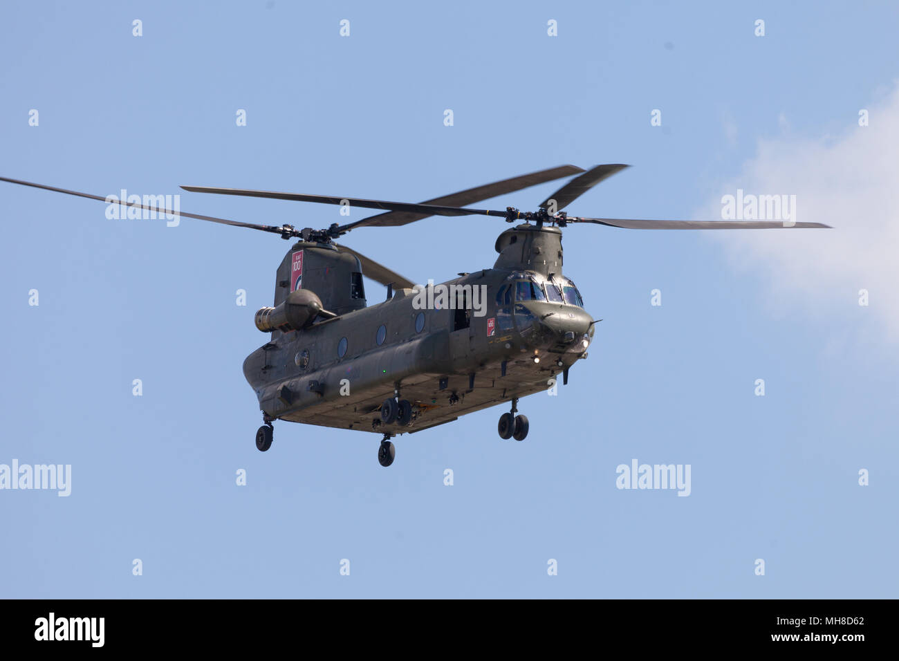 Ch 47 chinook helicopter hi-res stock photography and images - Alamy
