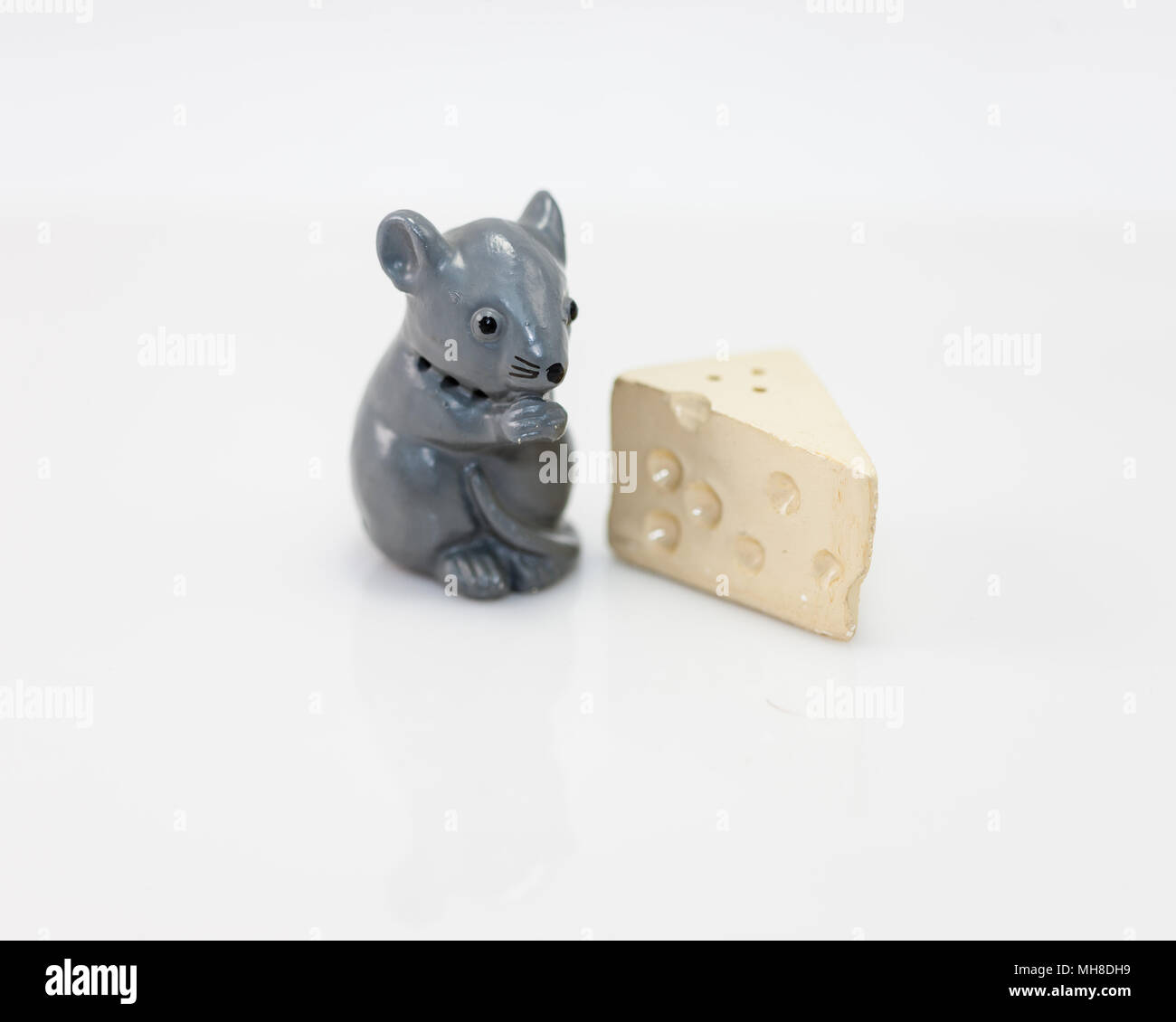 a mouse and cheese salt and pepper shaker set Stock Photo - Alamy