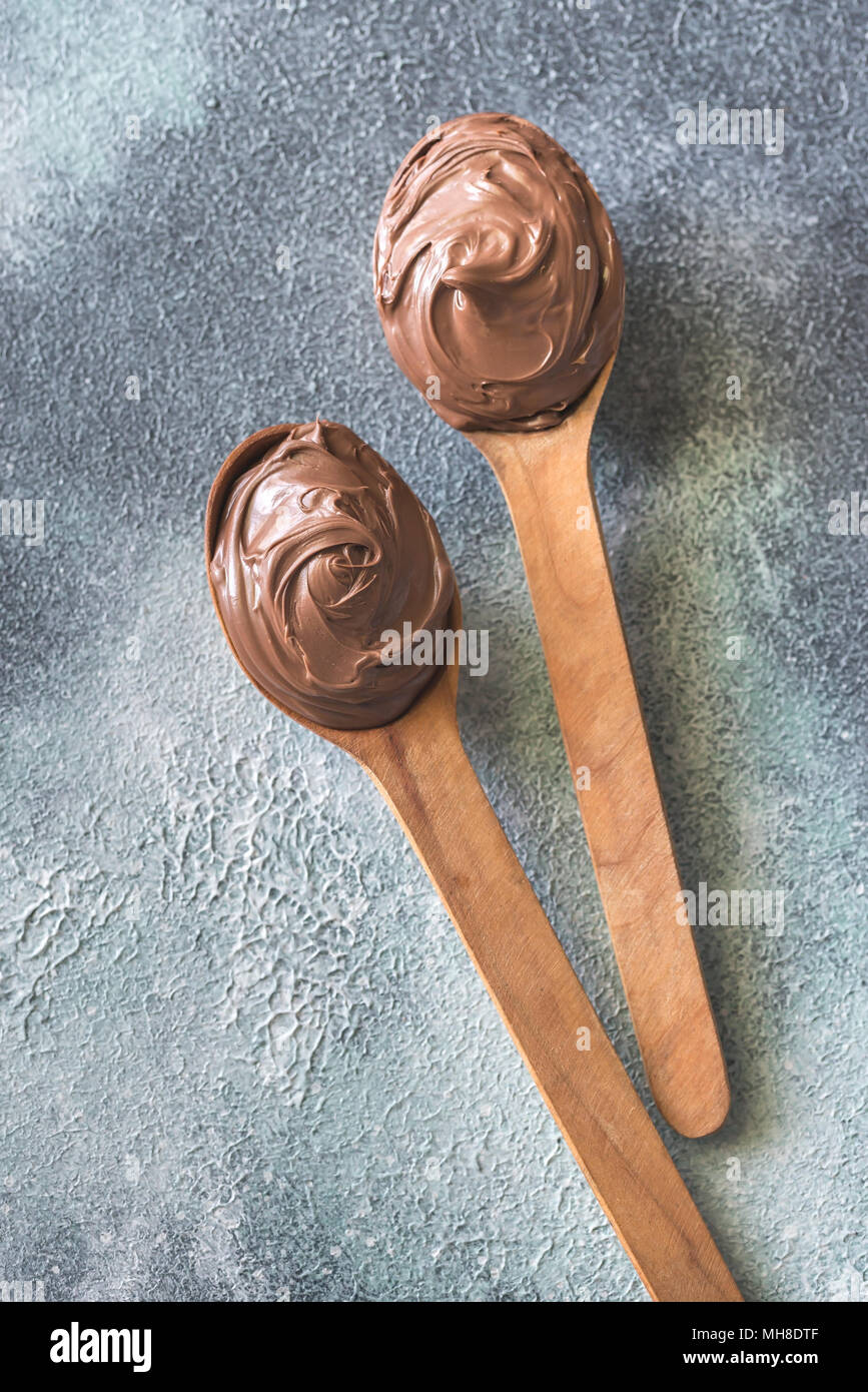 Two wooden spoons hi-res stock photography and images - Alamy