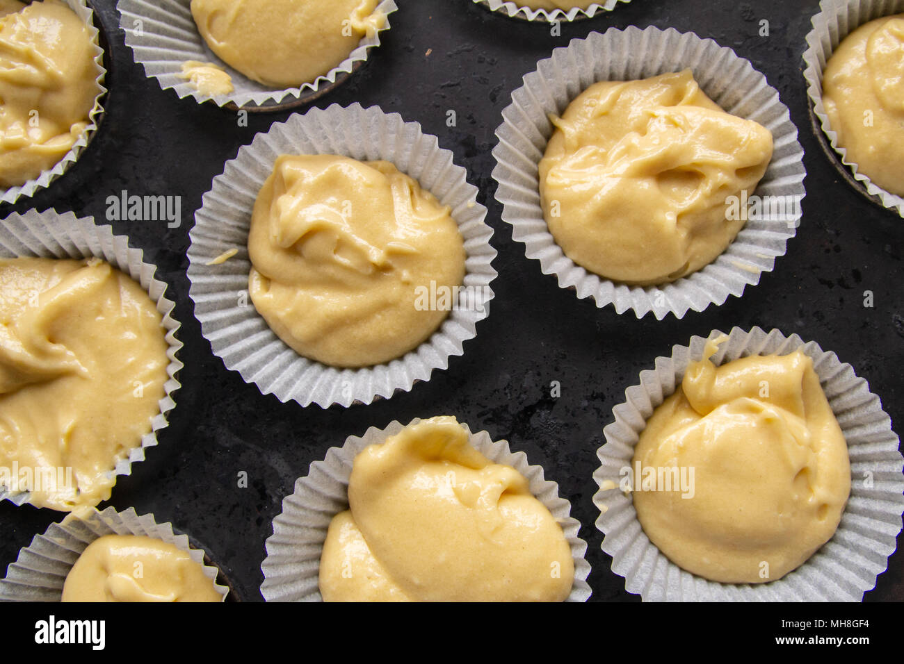 Baking sponge cake in oven hi-res stock photography and images - Alamy