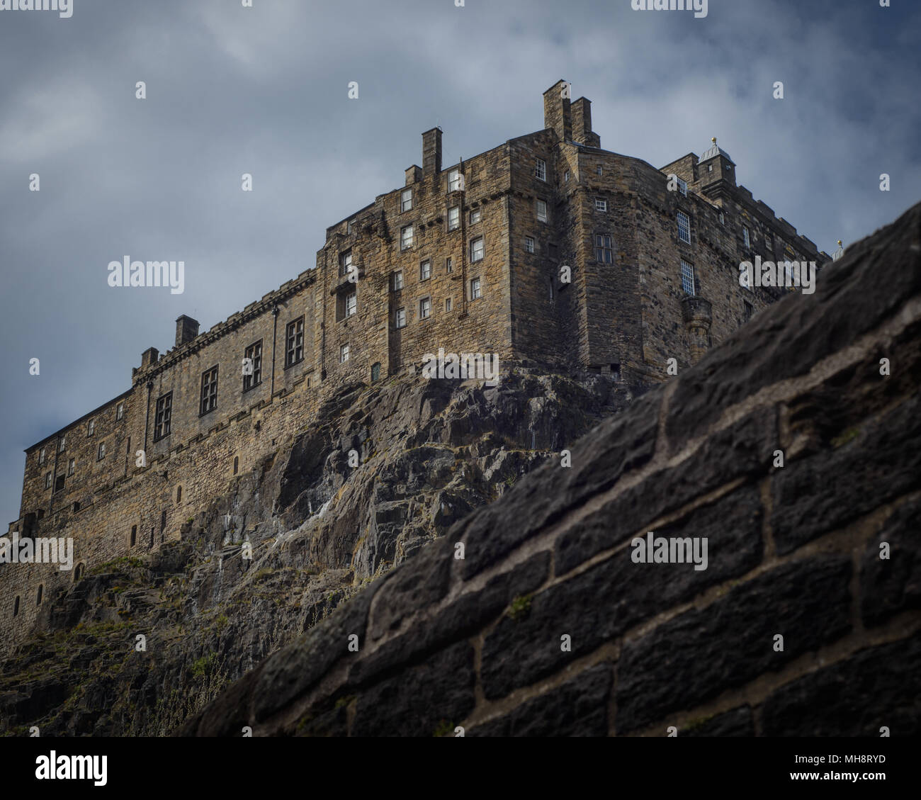 Edinburgh castle ramparts hi-res stock photography and images - Alamy