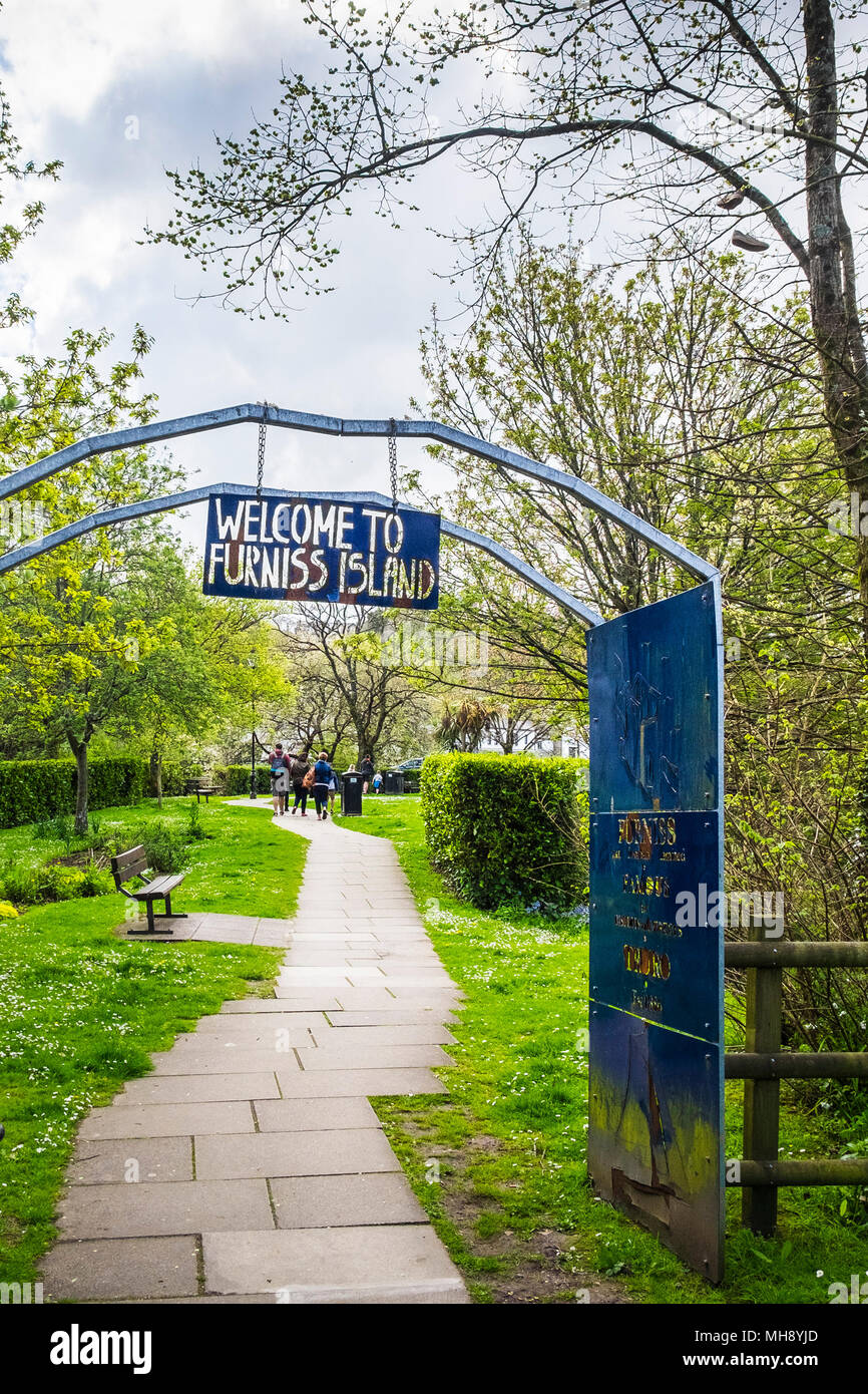 Small island in centre hi-res stock photography and images - Alamy