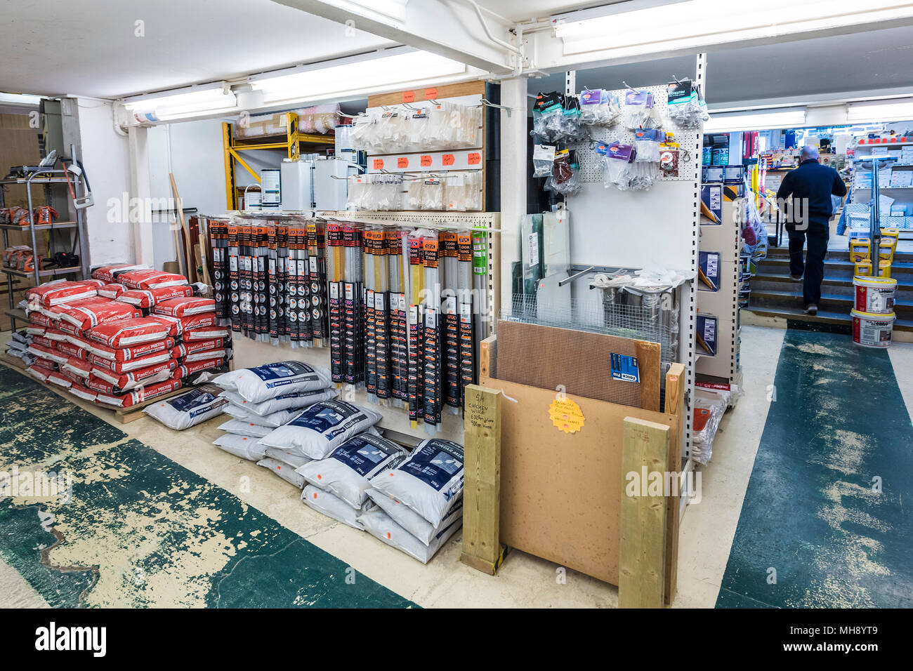 The interior of a DIY shop Stock Photo - Alamy