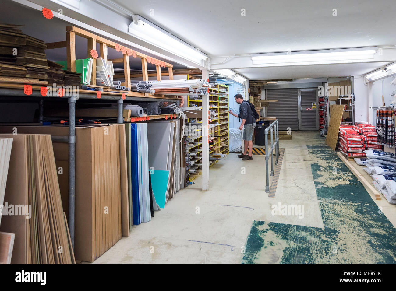 The interior of a DIY shop Stock Photo - Alamy