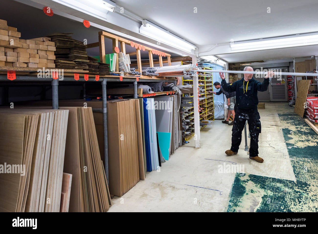 The interior of a DIY shop Stock Photo - Alamy
