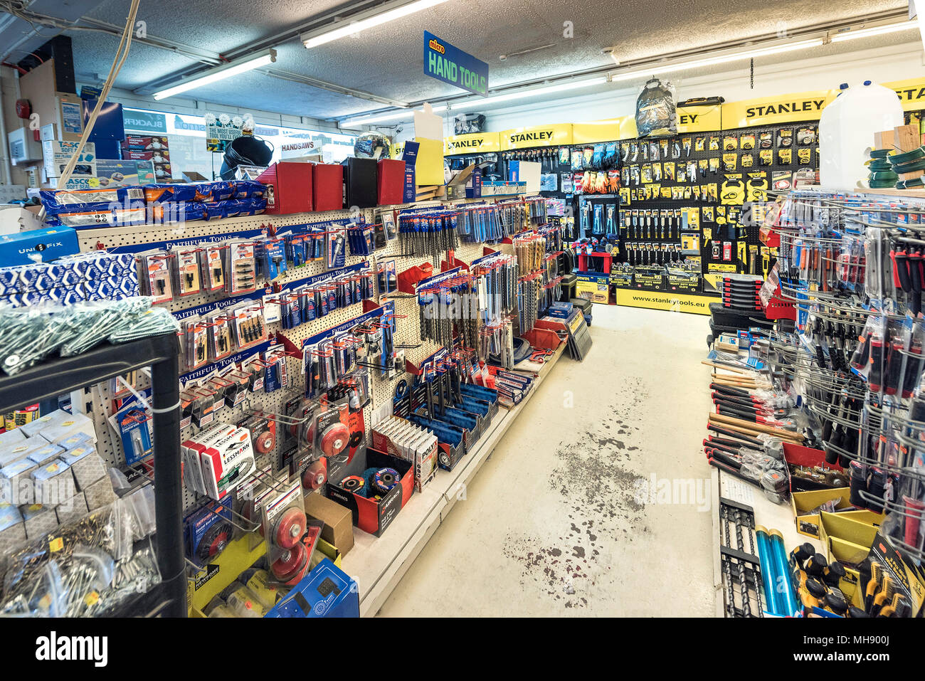 The interior of a DIY shop Stock Photo - Alamy