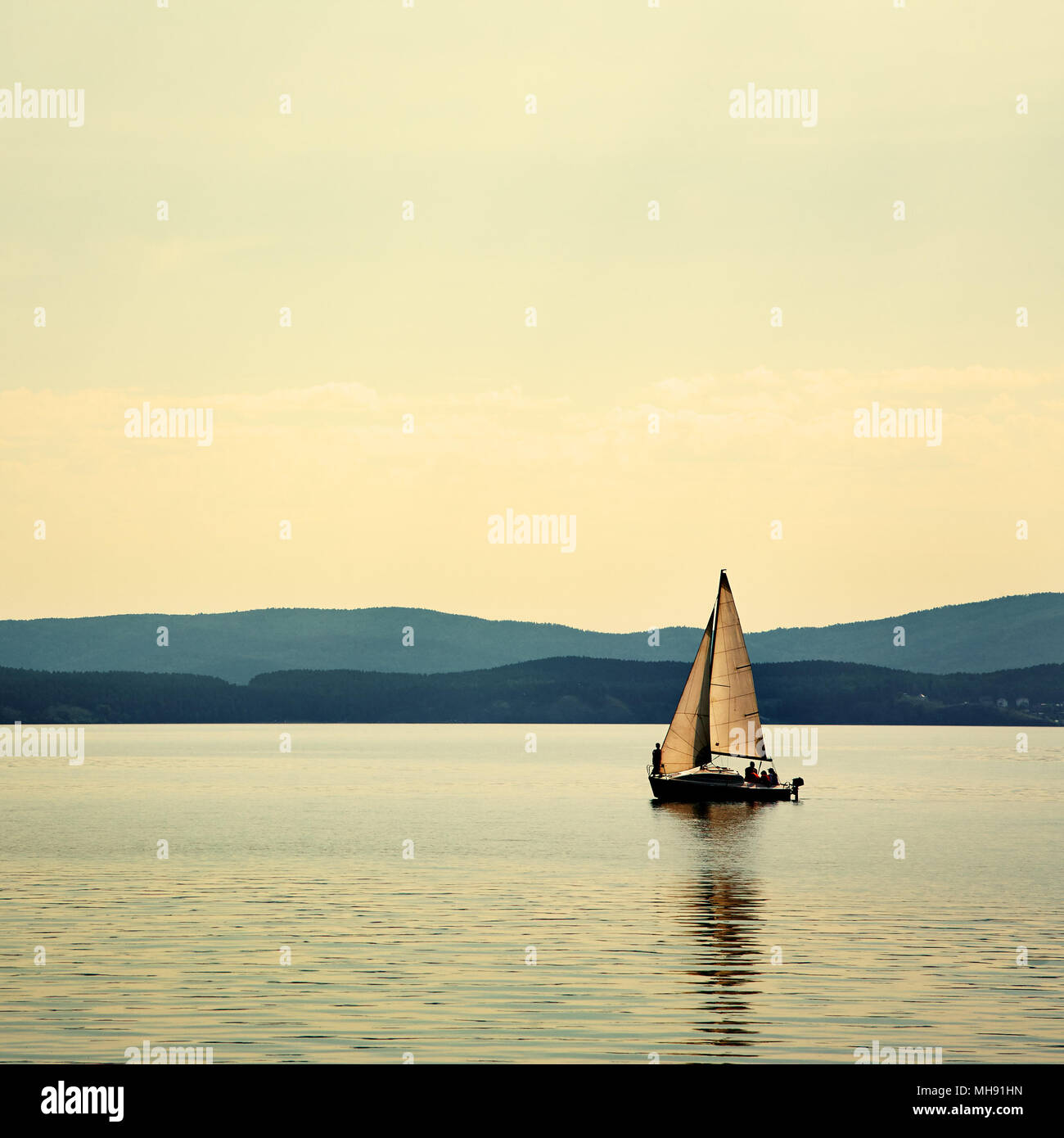 Yacht Sailing on a mountain lake Stock Photo - Alamy