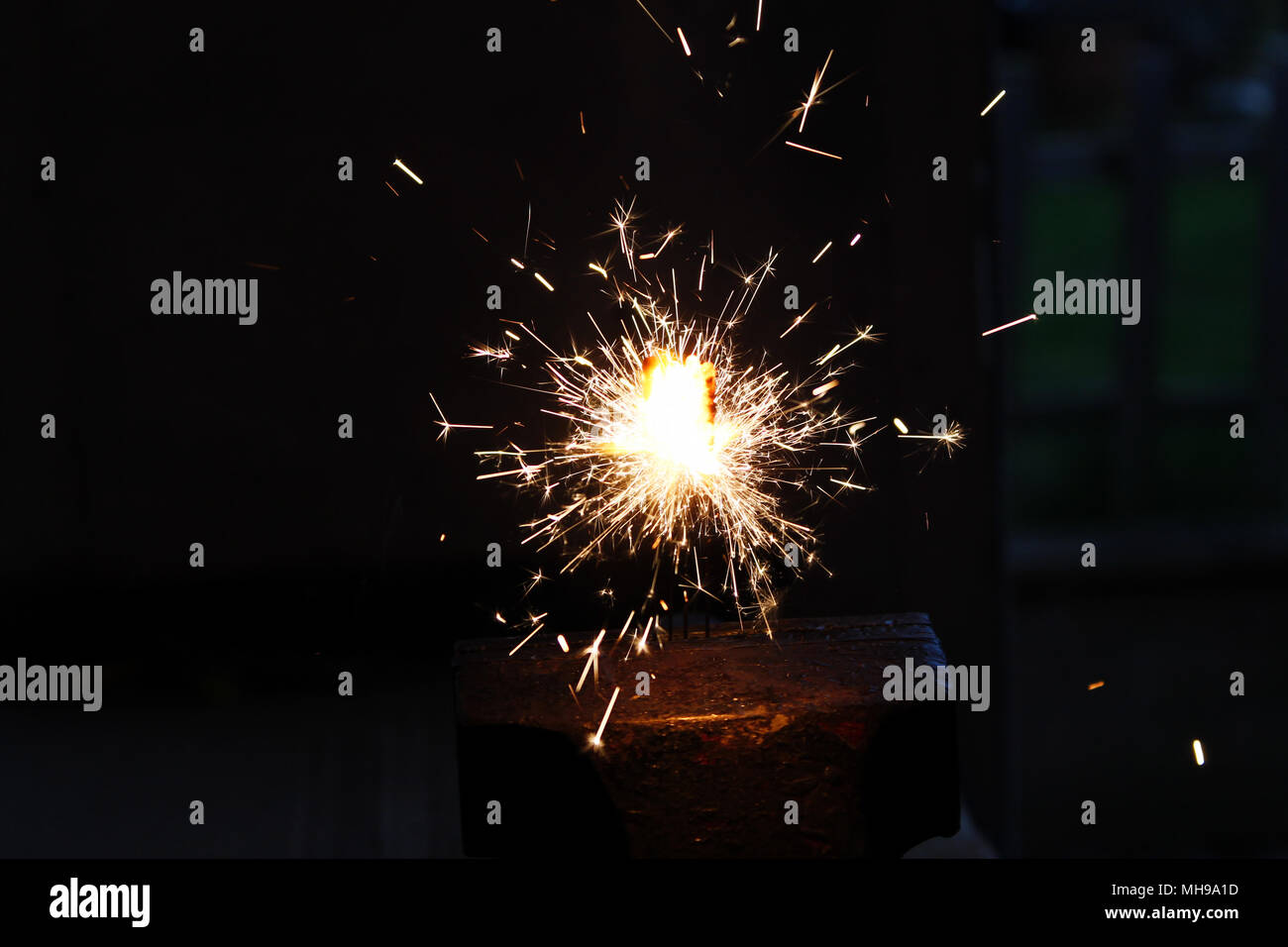 Magnesium burning hi-res stock photography and images - Alamy