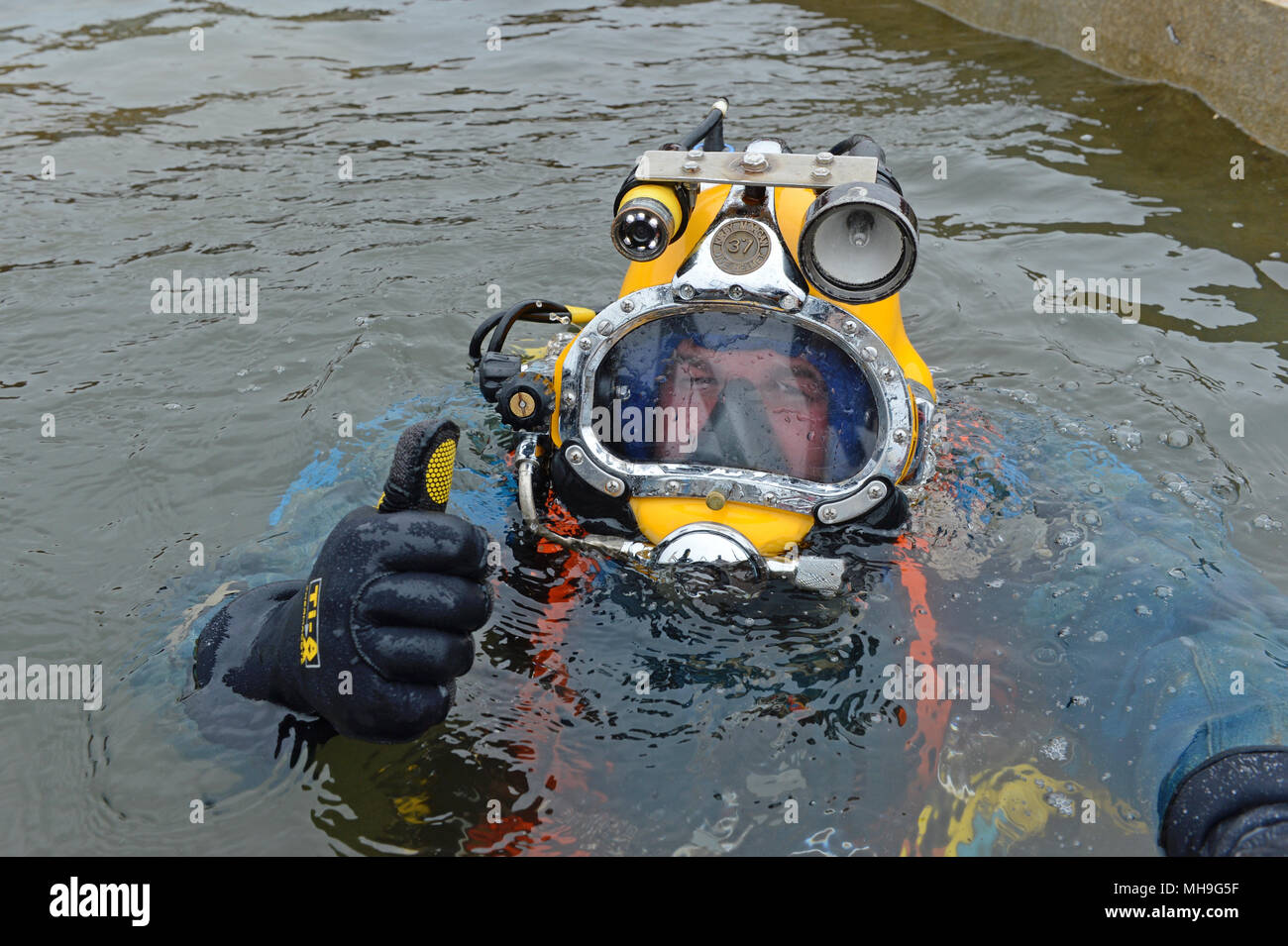 commercial diver in mask giving the thumbs up Stock Photo - Alamy