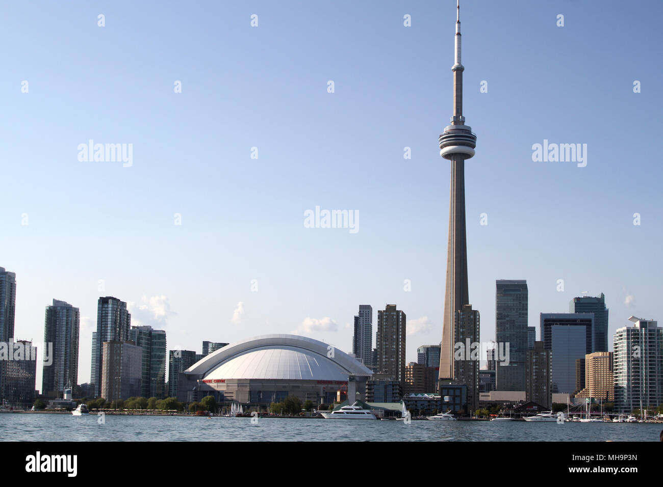 Night view cn tower hi-res stock photography and images - Alamy