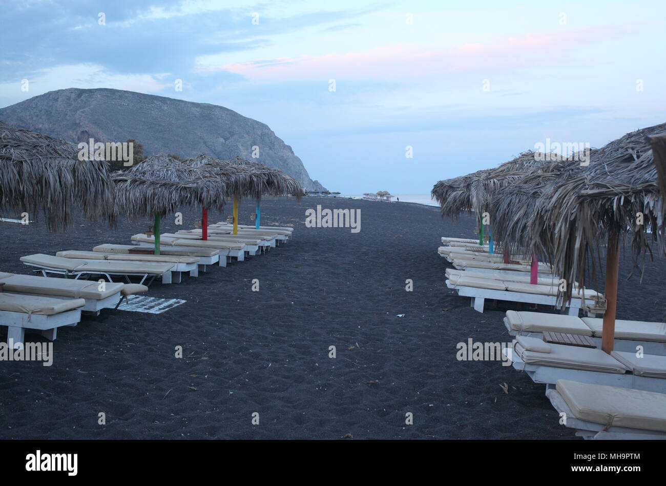 Santorini bed hi-res stock photography and images - Alamy