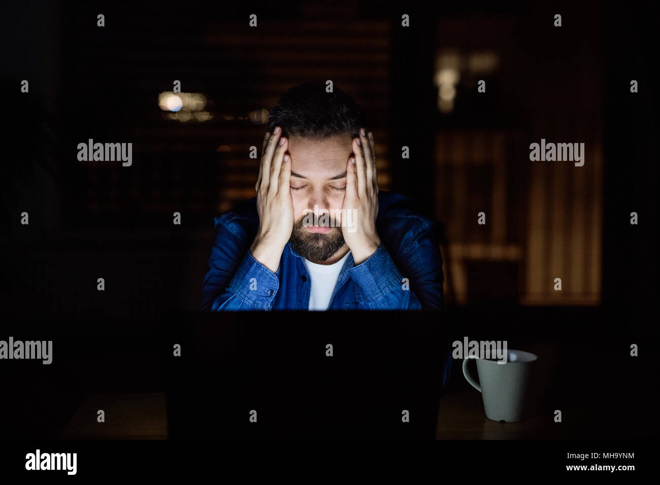 Man screen tired hi-res stock photography and images - Alamy