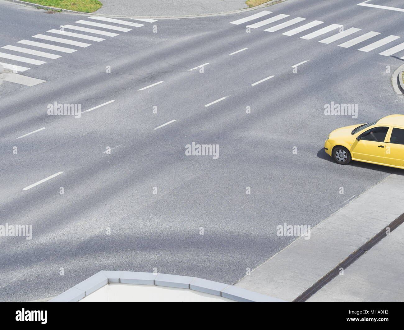 Car intersection hi-res stock photography and images - Alamy