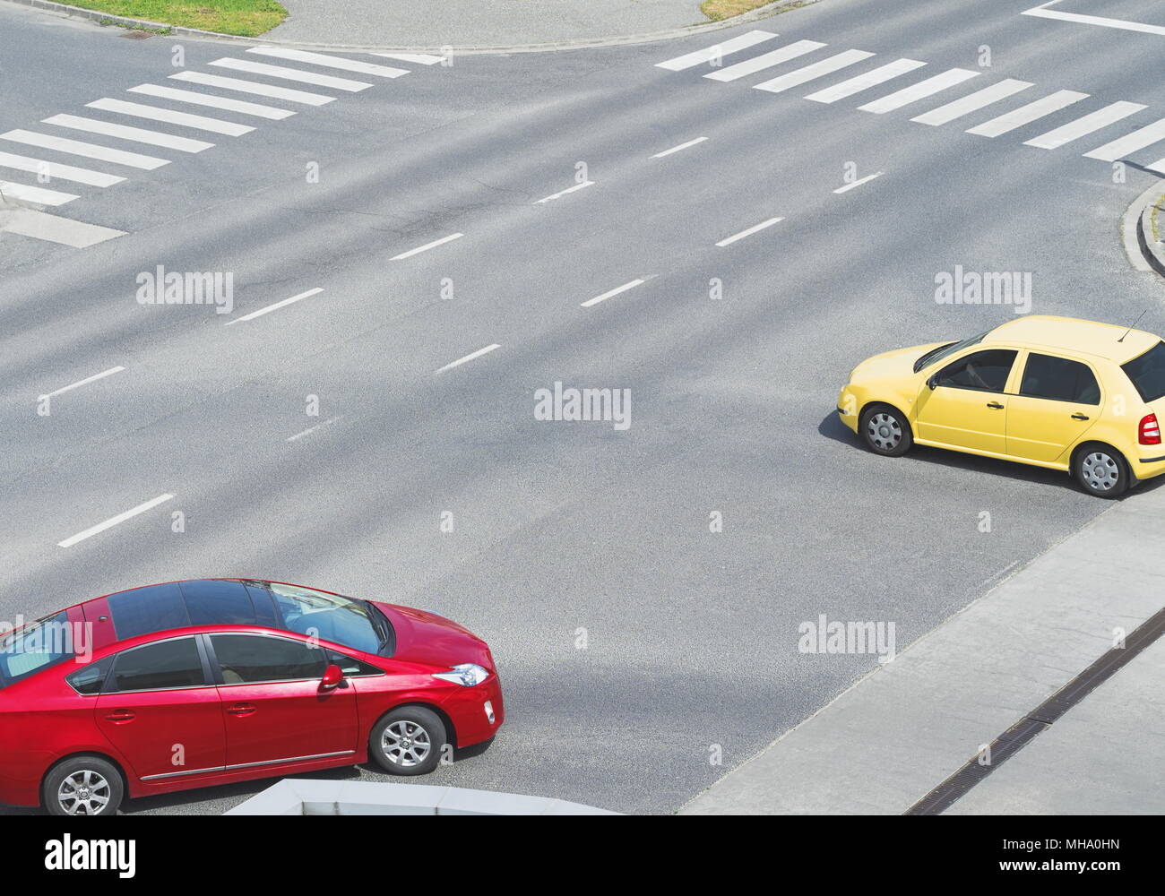 Car intersection hi-res stock photography and images - Alamy