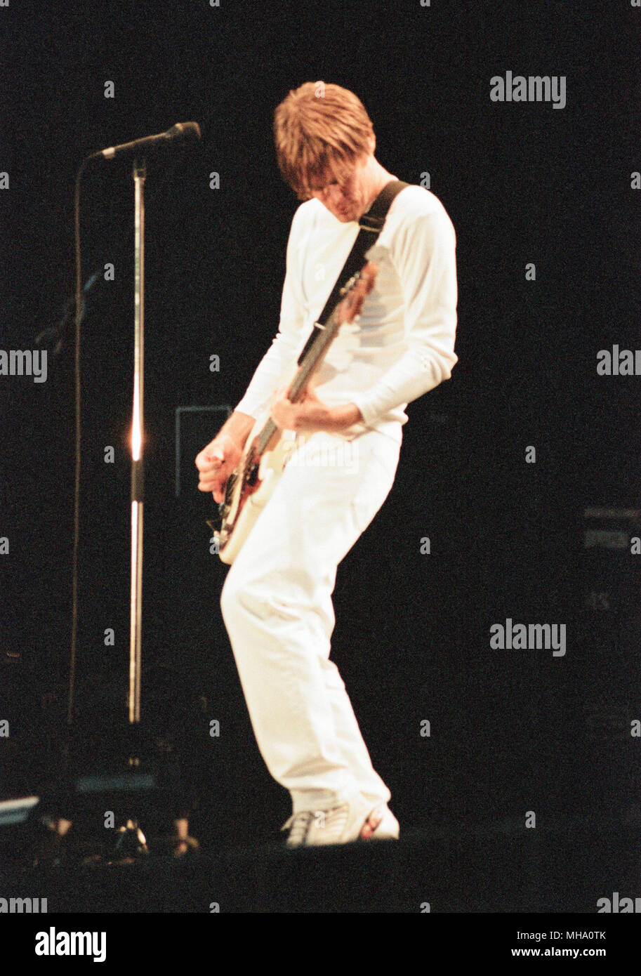 Bryan adams 1990's hi-res stock photography and images - Alamy