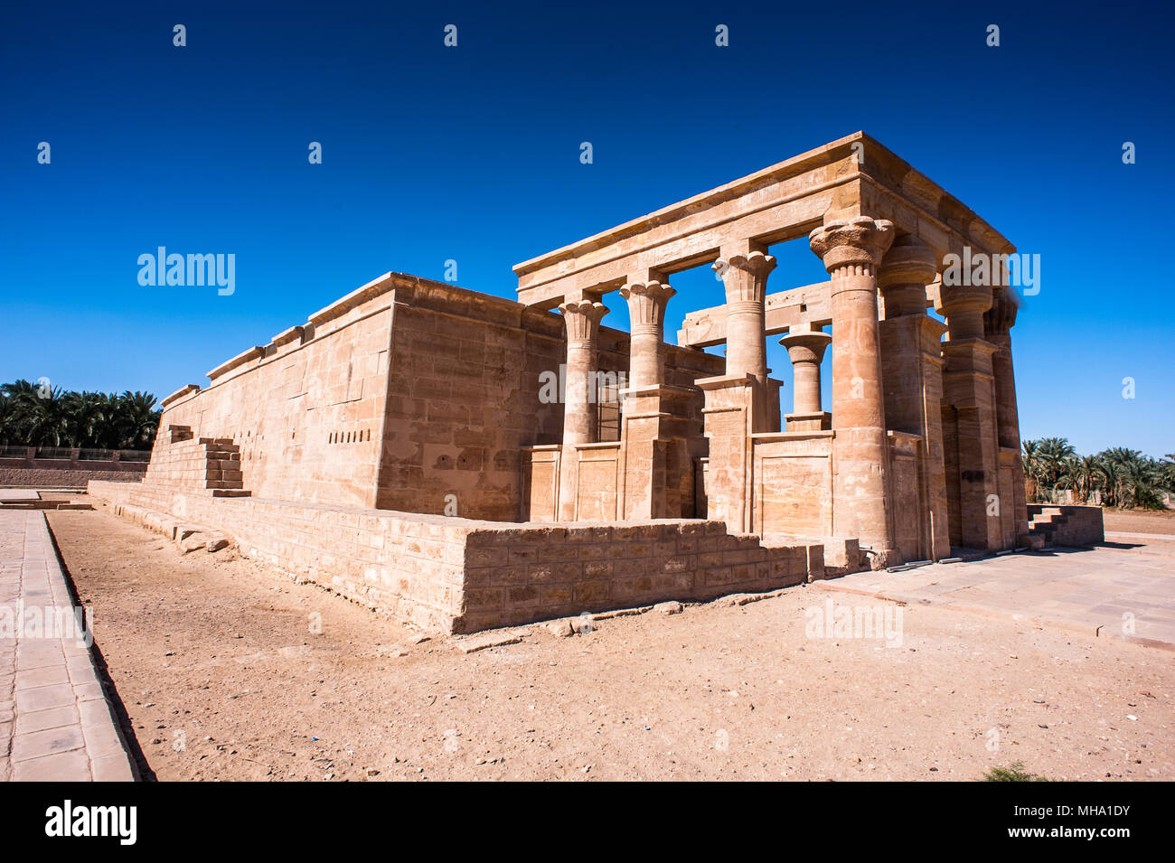 Part of the Temple of Hibis, the largest and most well preserved temple ...
