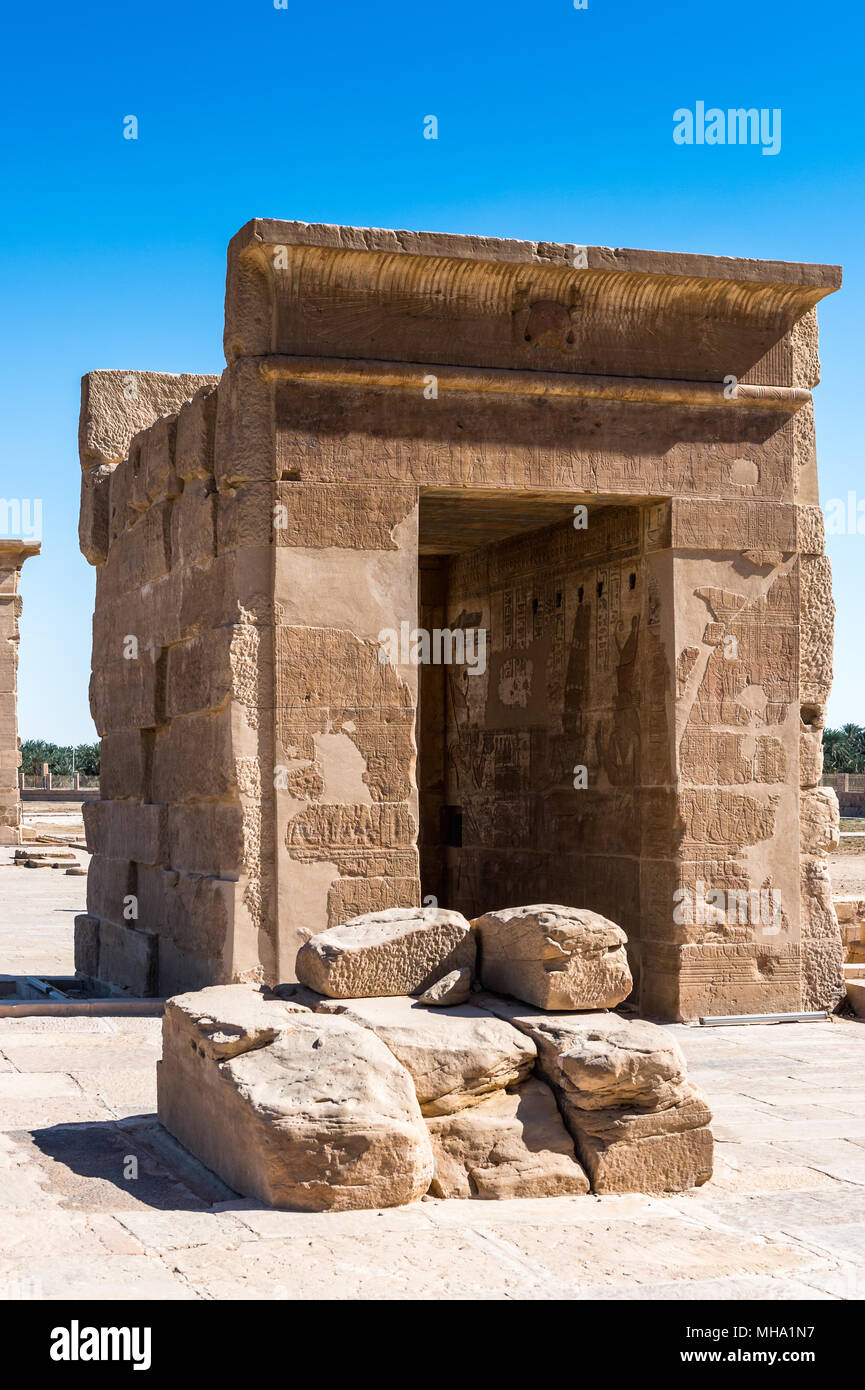 Part of the Temple of Hibis, the largest and most well preserved temple ...