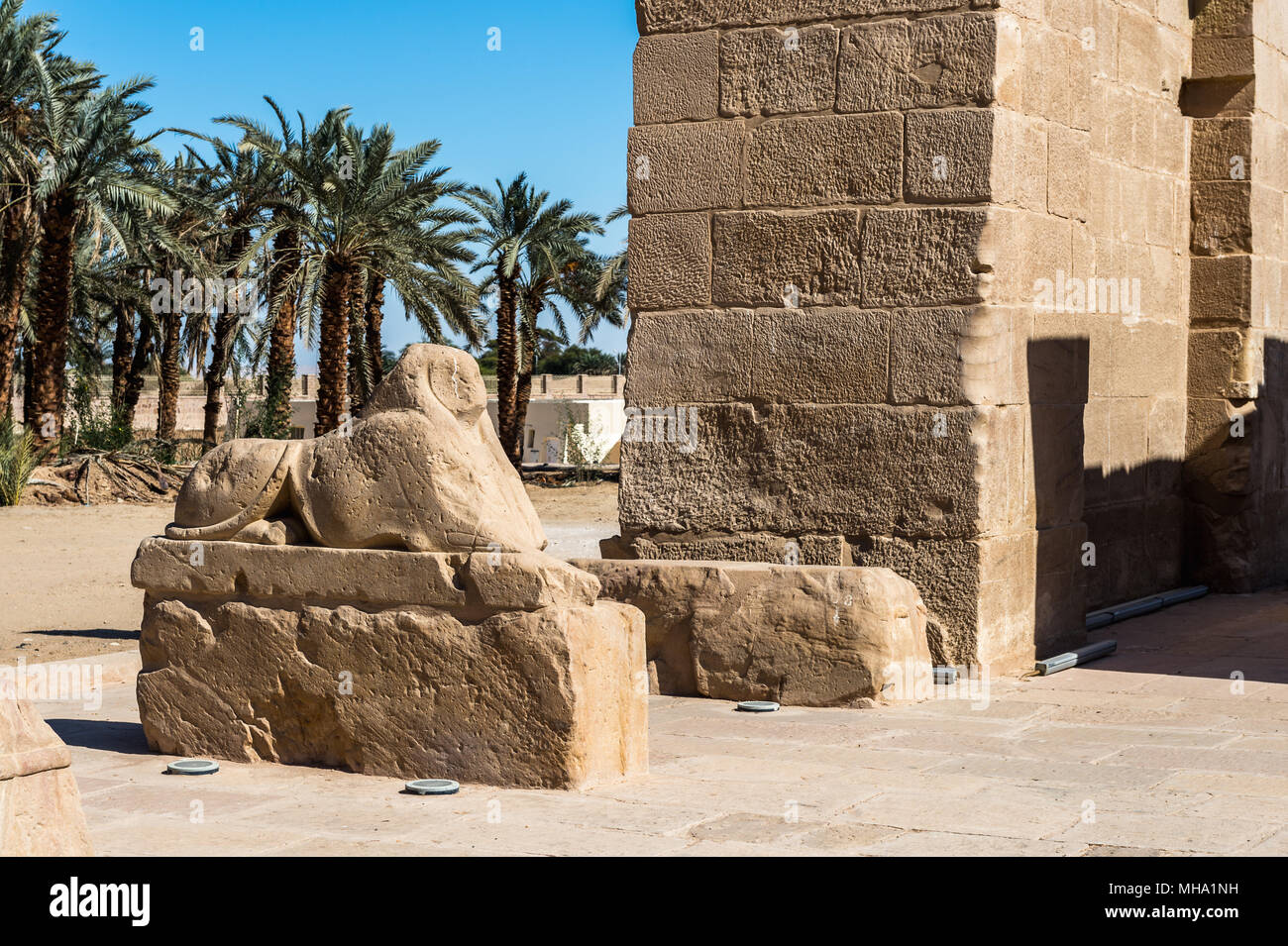 Part of the Temple of Hibis, the largest and most well preserved temple ...