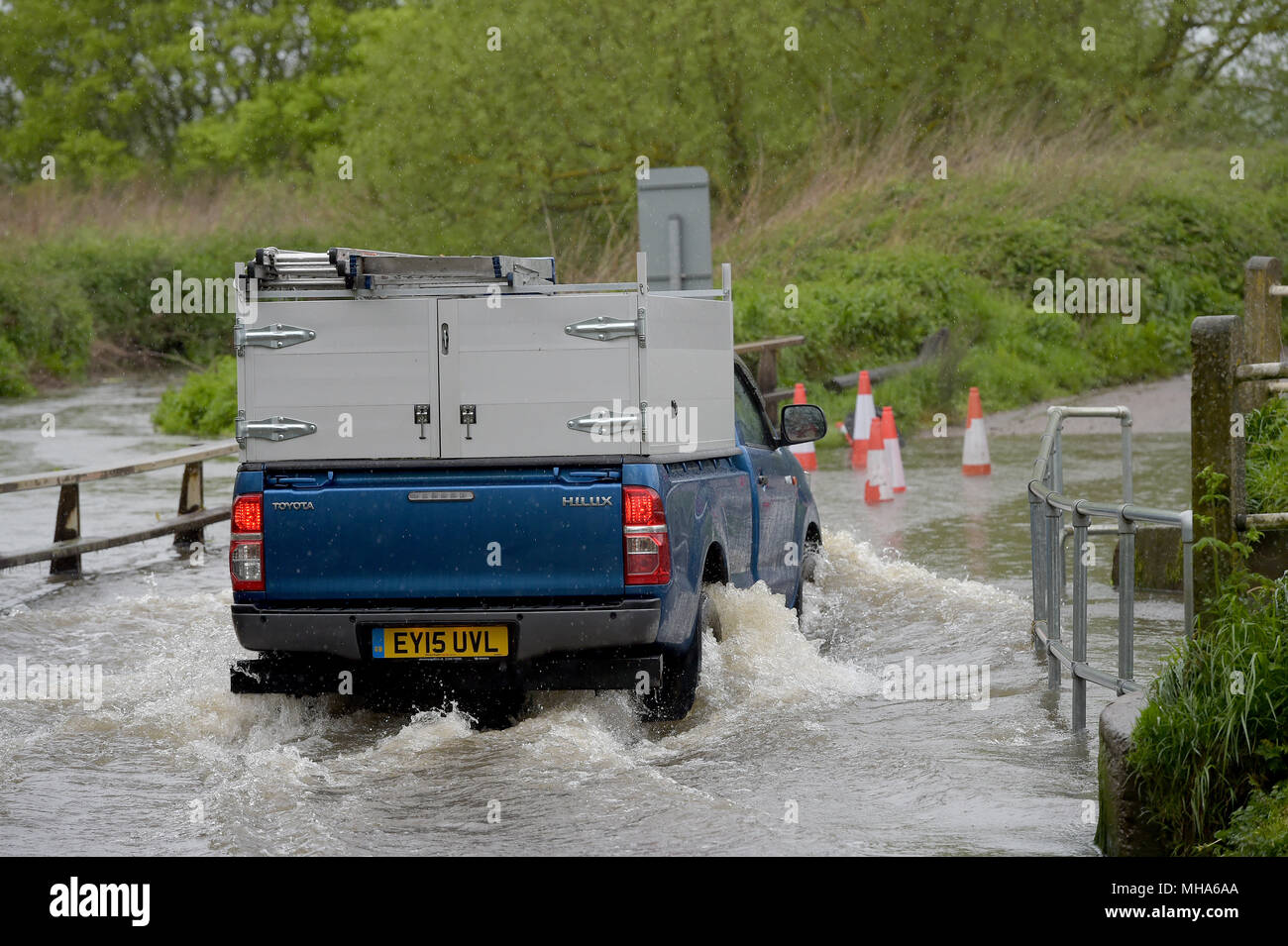 How to drive through a ford hi-res stock photography and images - Alamy