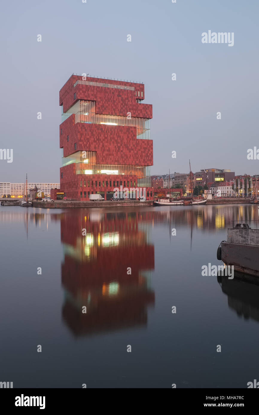 MAS museum and reflection in the Antwerp area known as "Eilandje Stock ...