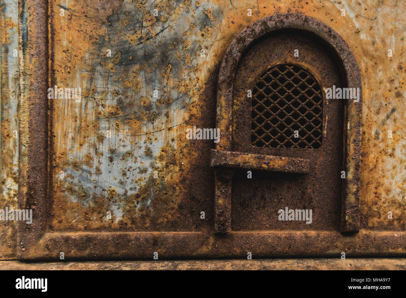Metal box texture hi-res stock photography and images - Alamy