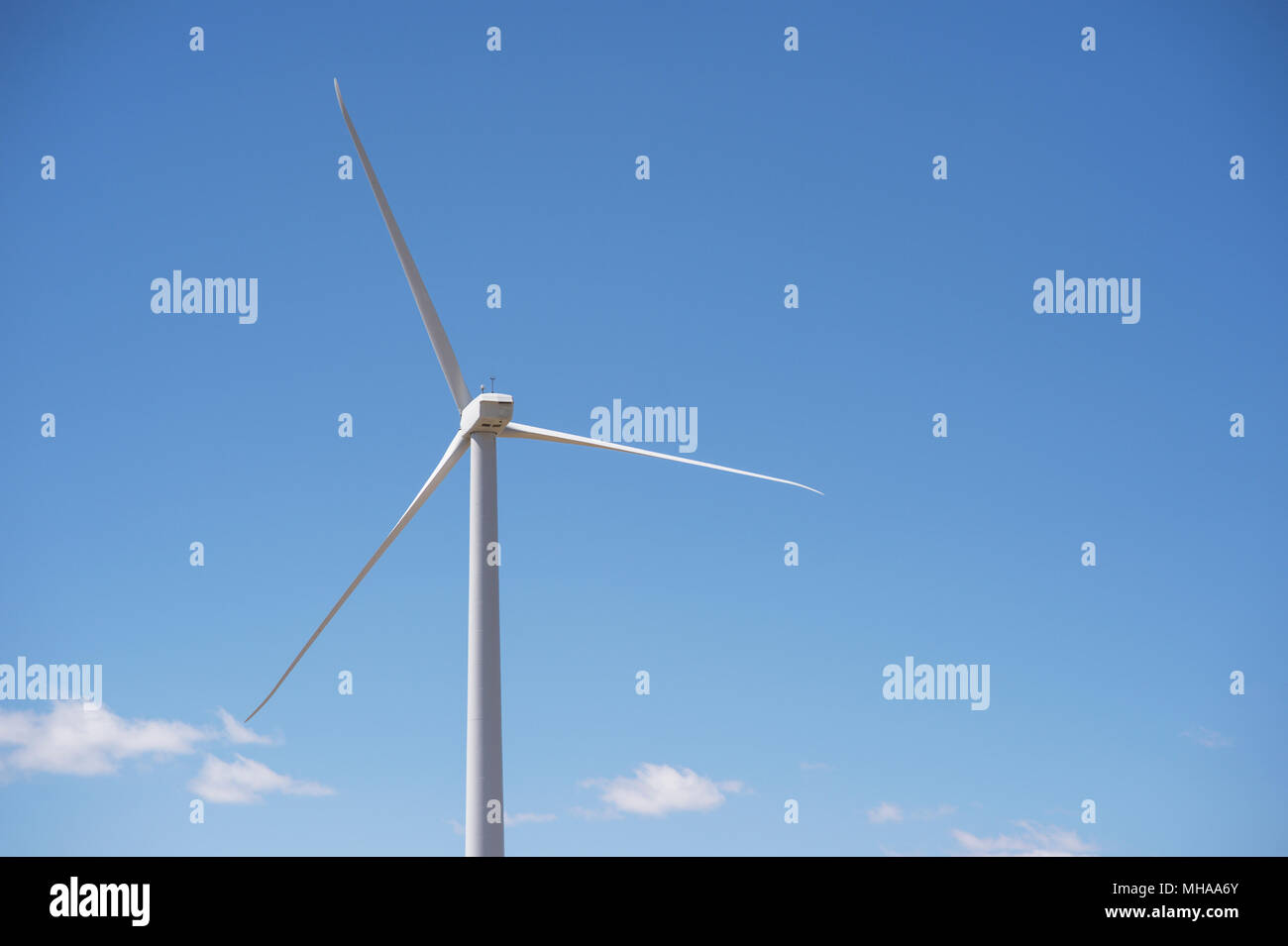 Wind turbine in rural Wyoming generating clean energy Stock Photo - Alamy