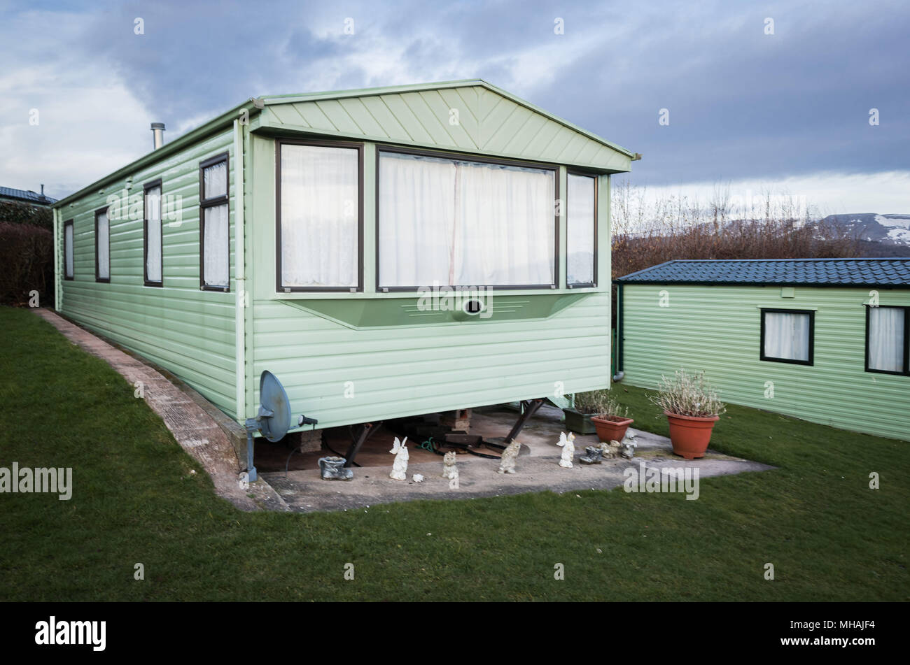 Vintage static caravan hi-res stock photography and images - Alamy