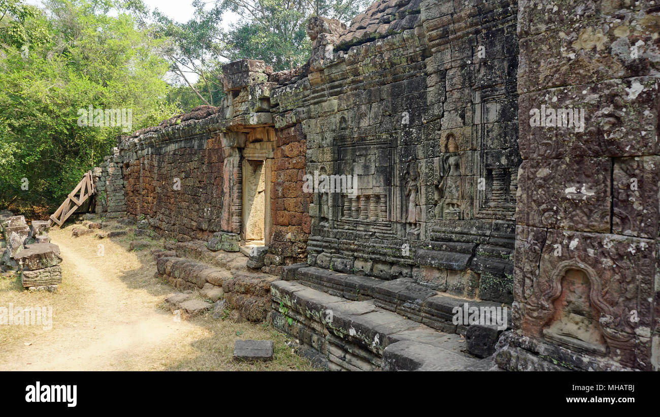 ancient temple complex of ankgor wat in cambodia Stock Photo - Alamy