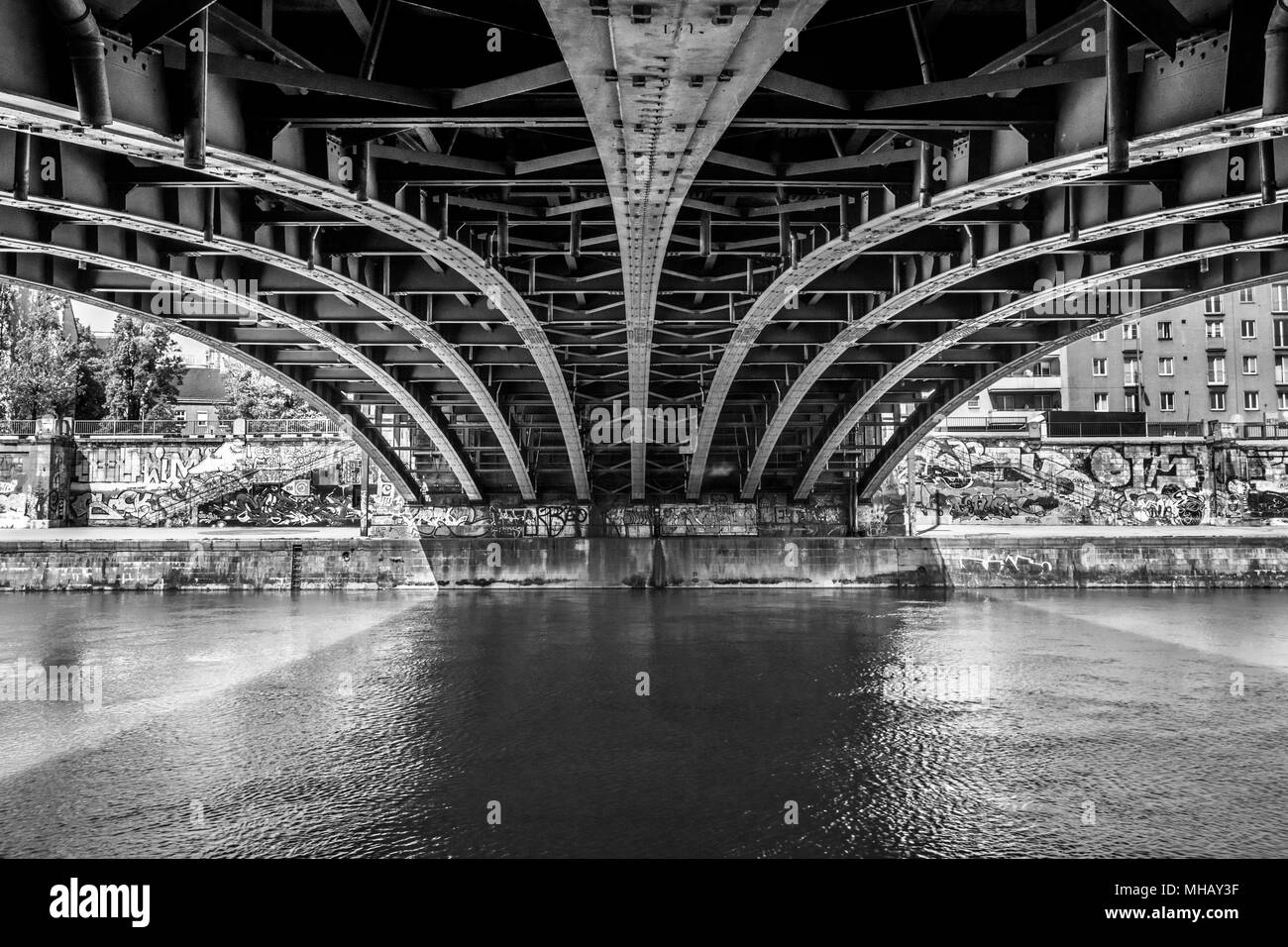 Iron rafters hi-res stock photography and images - Alamy