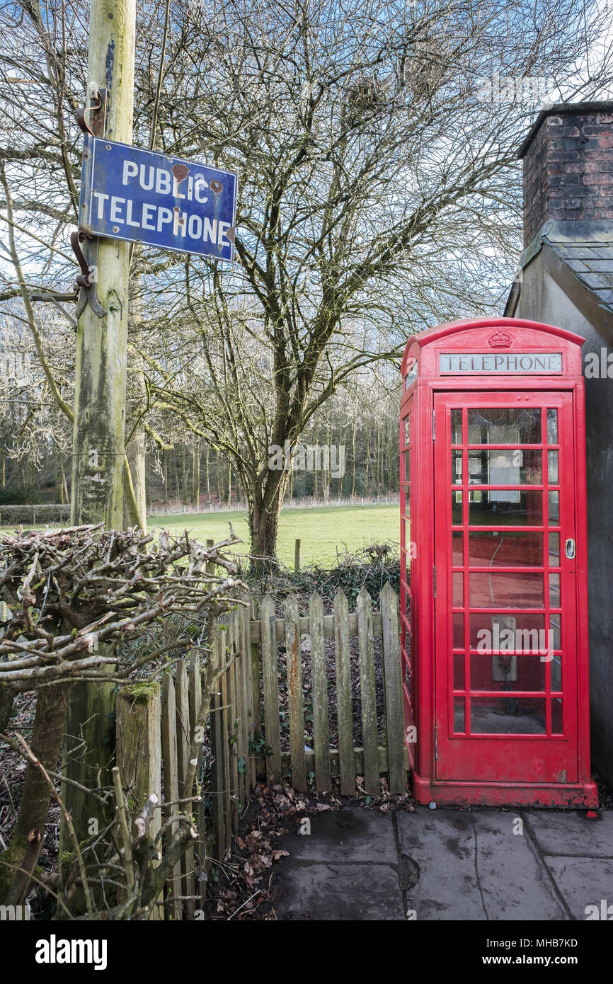 British telephone cabin hi-res stock photography and images - Alamy