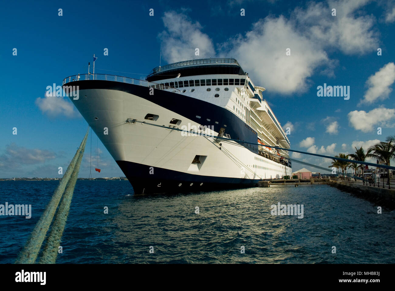 White cruise ship at a bermuda dock hi-res stock photography and images ...