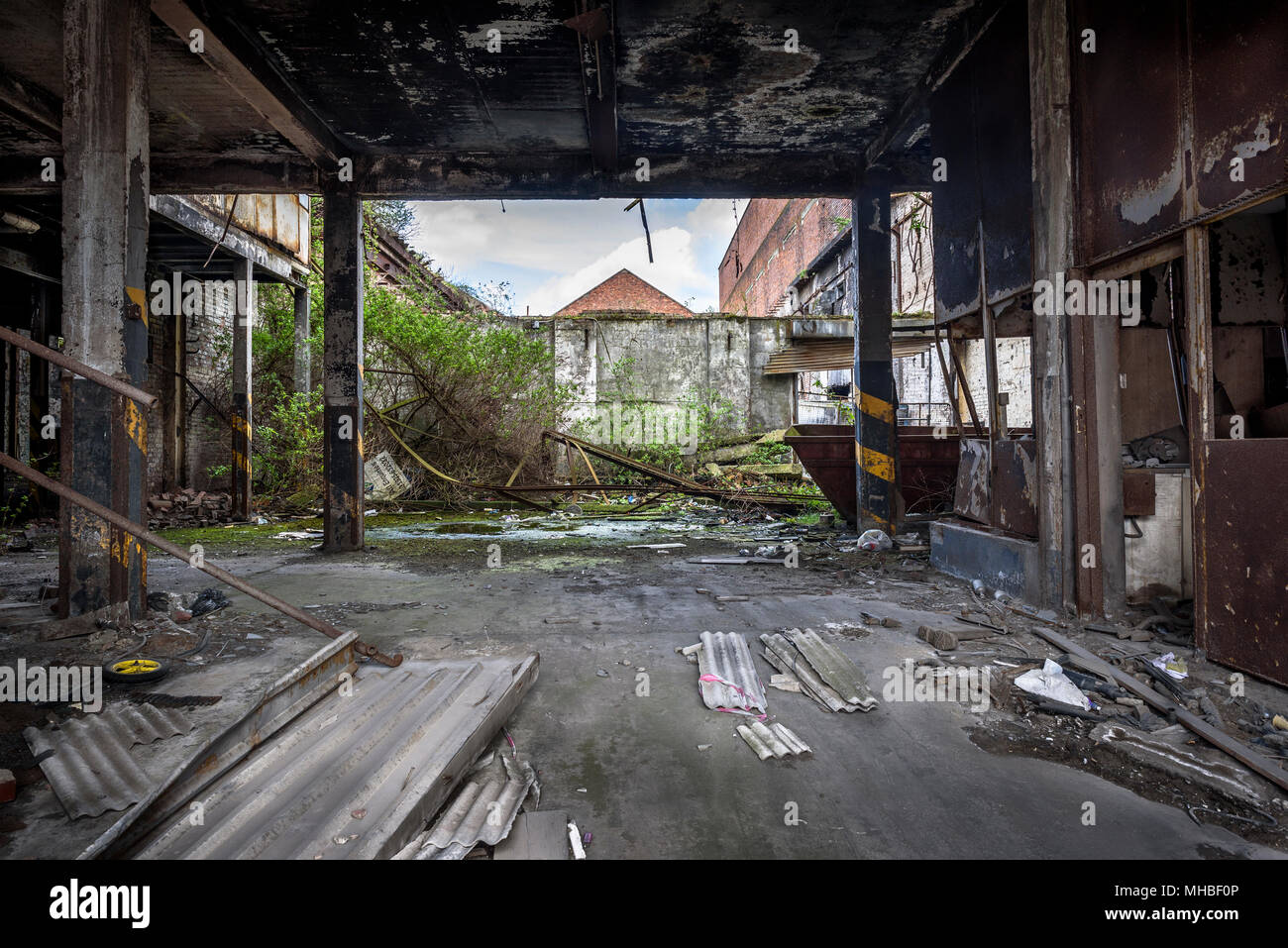 Abandoned warehouse hi-res stock photography and images - Alamy