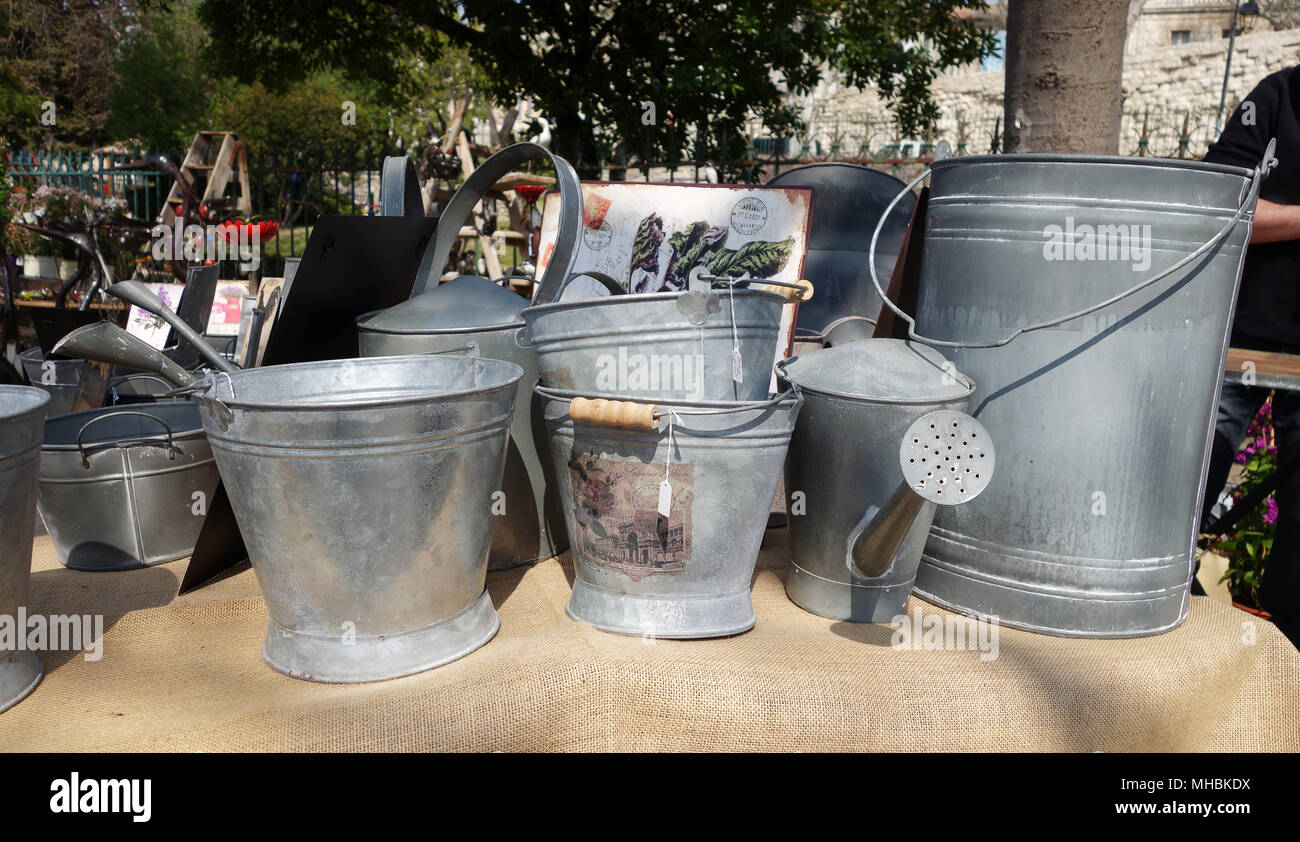 Galvanised bucket hi-res stock photography and images - Alamy