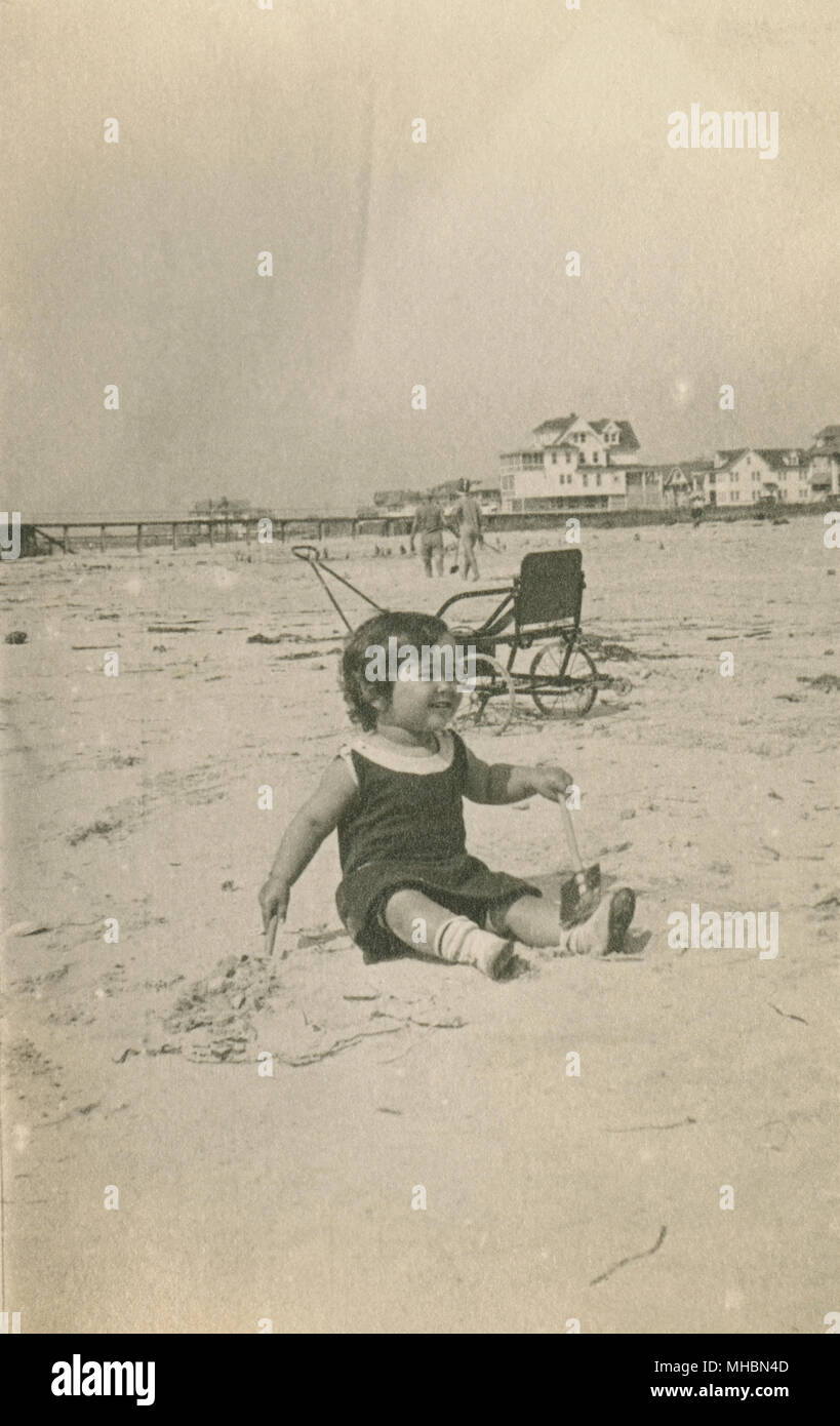 1920s digging hi-res stock photography and images - Alamy