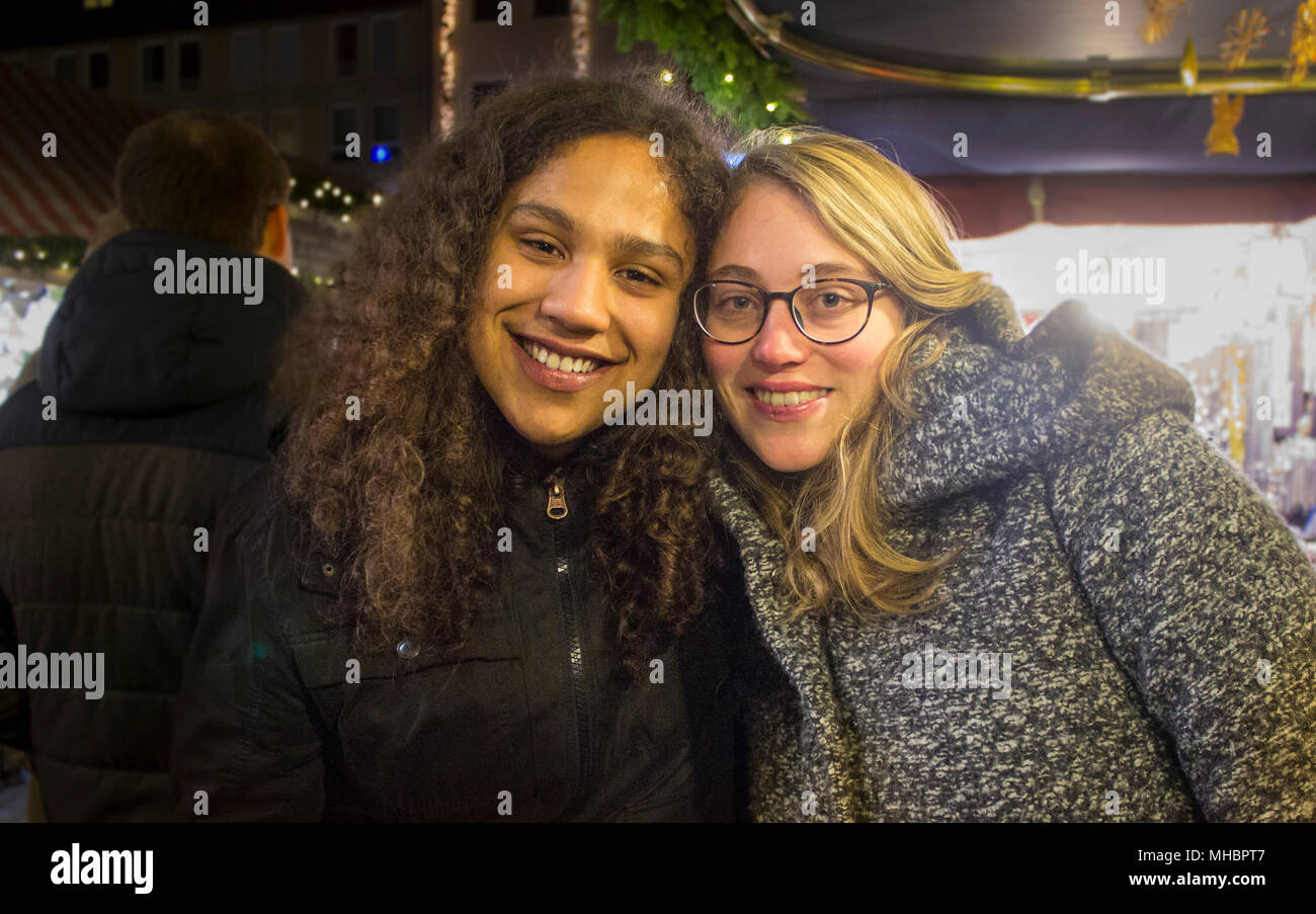 Two friends at the Nuremberg Christmas Market, portrait, Nuremberg ...