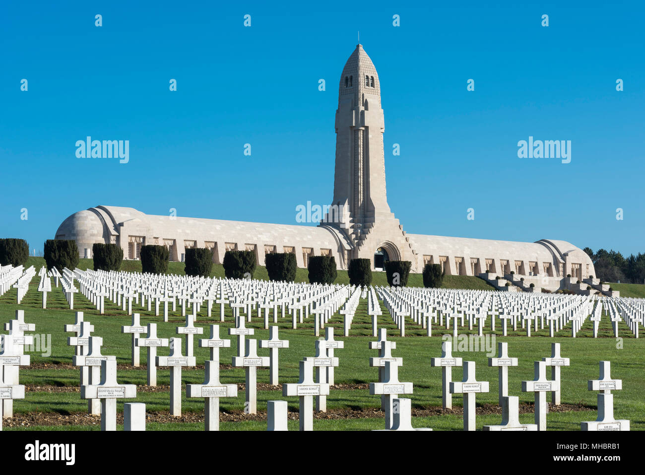 Fallen soldiers cemetery hi-res stock photography and images - Alamy