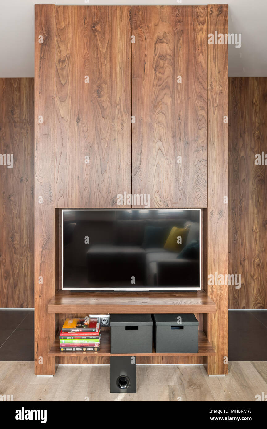 Hanging tv on wall hi-res stock photography and images - Alamy