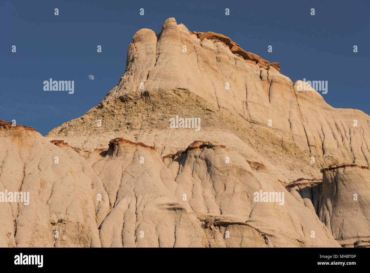 Rock formations and hoodoos in Dinosaur Provincial Park, UNESCO World ...