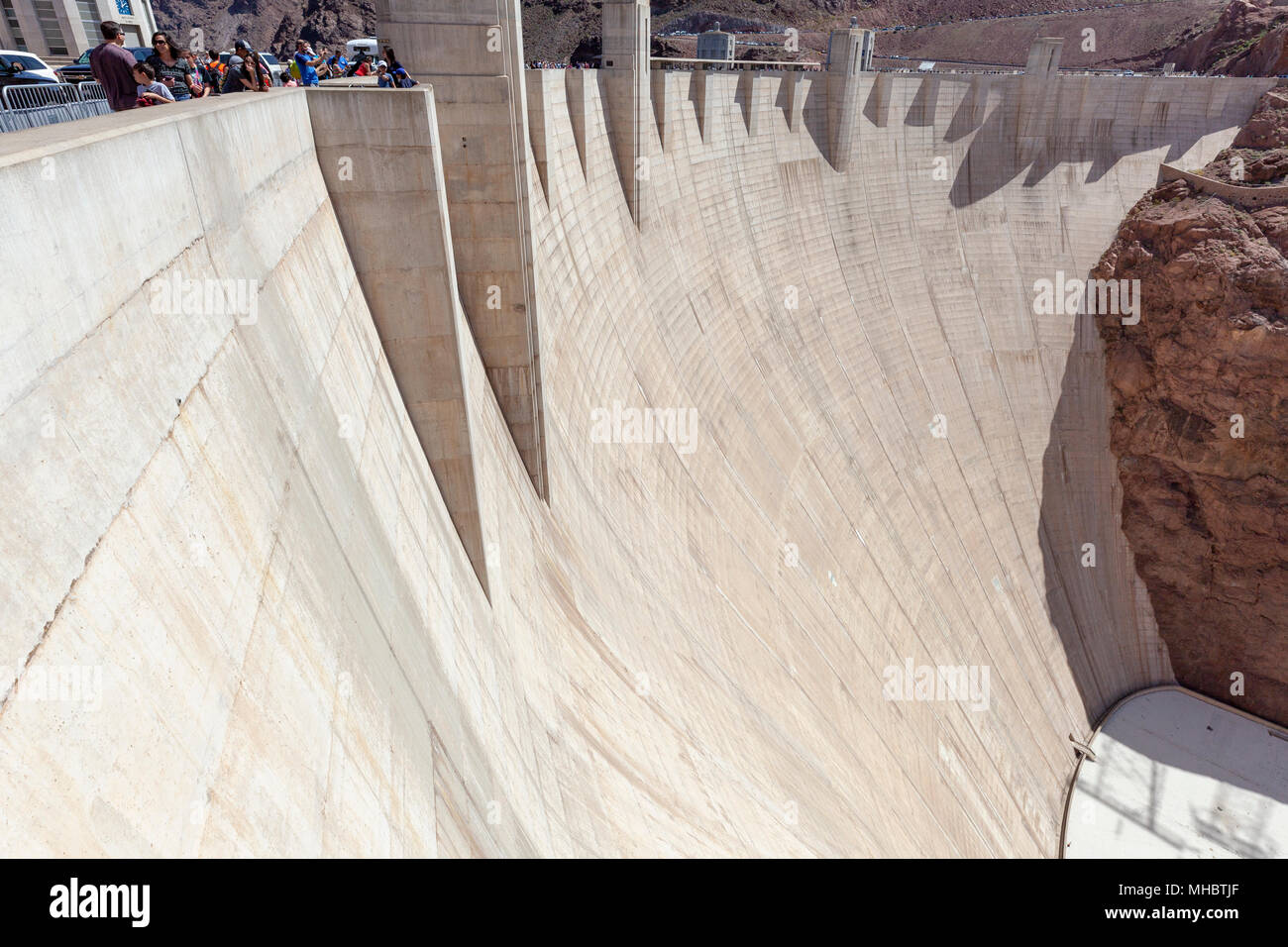 Concrete arch gravity dam hi-res stock photography and images - Alamy