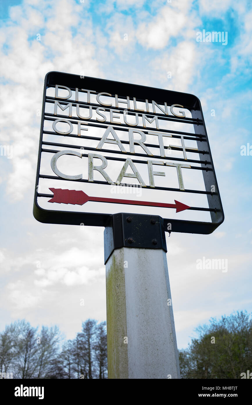 Arts and crafts signage hi-res stock photography and images - Alamy