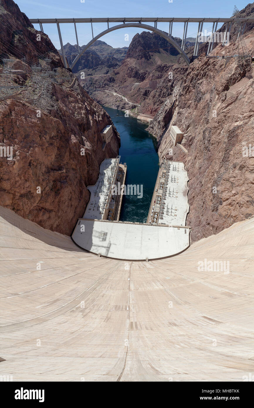 Arch gravity dam hi-res stock photography and images - Alamy