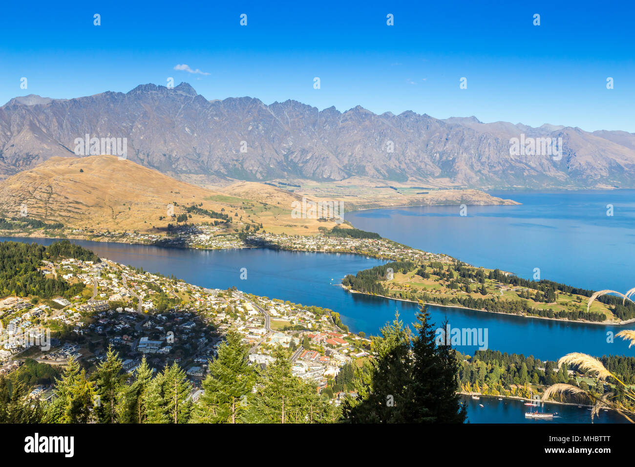 Queenstown in New Zealand. The city of adventure and nature Stock Photo ...