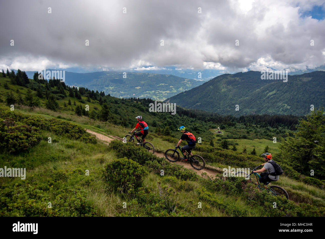 Group of bikers riding on mountain bikes hi-res stock photography and ...